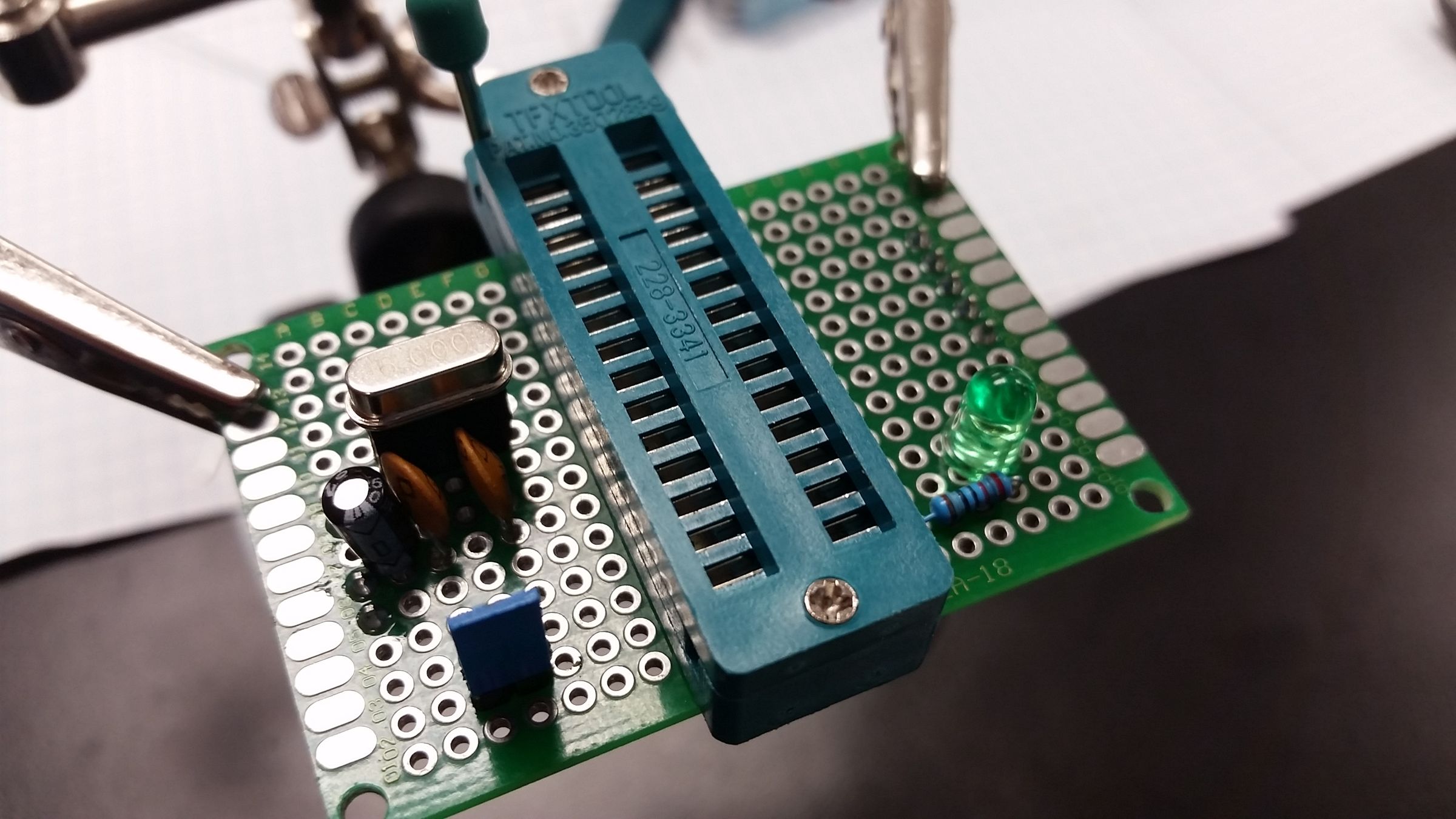ZIF Attiny "Arduino As ISP" Programmer With External Clock : 11 Steps ...