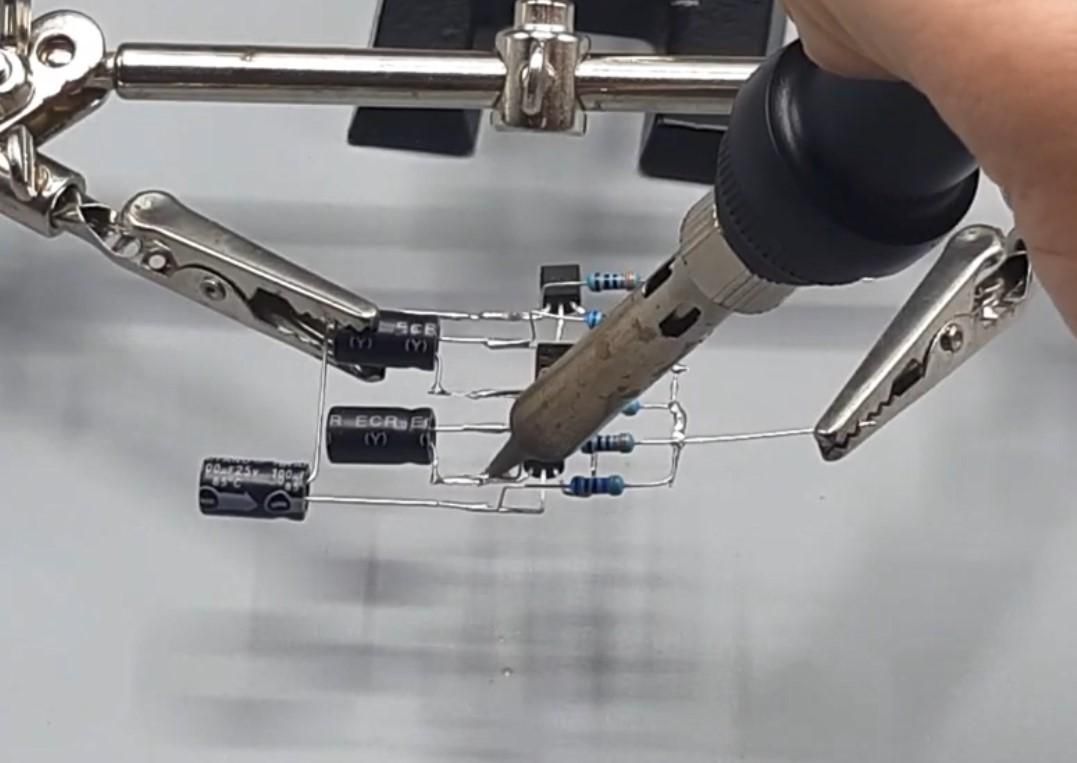 LED Chaser Circuit Without IC : 8 Steps (with Pictures) - Instructables