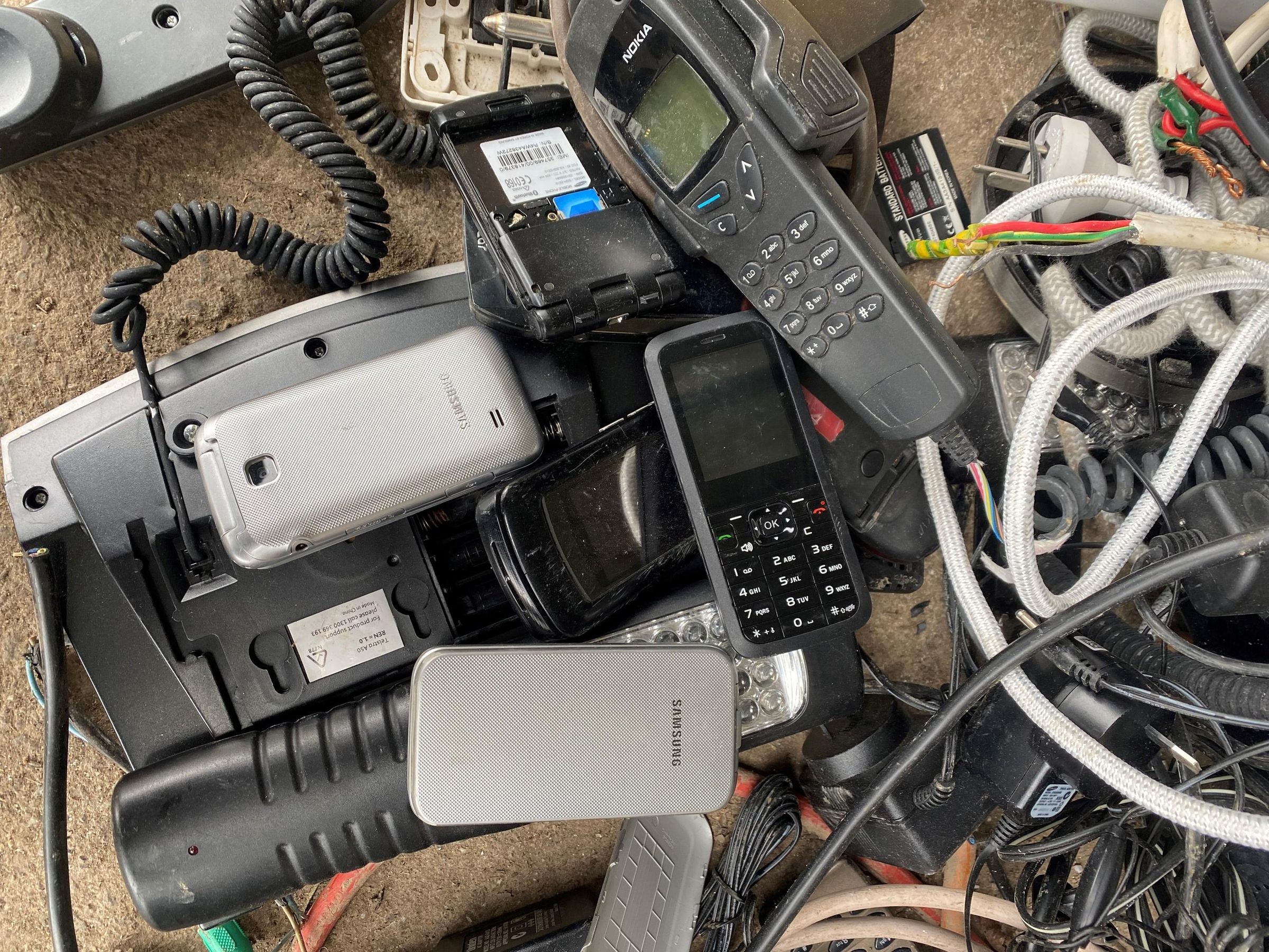 Use Old Mobile Batteries to Power Anything (Almost!) : 9 Steps (with ...
