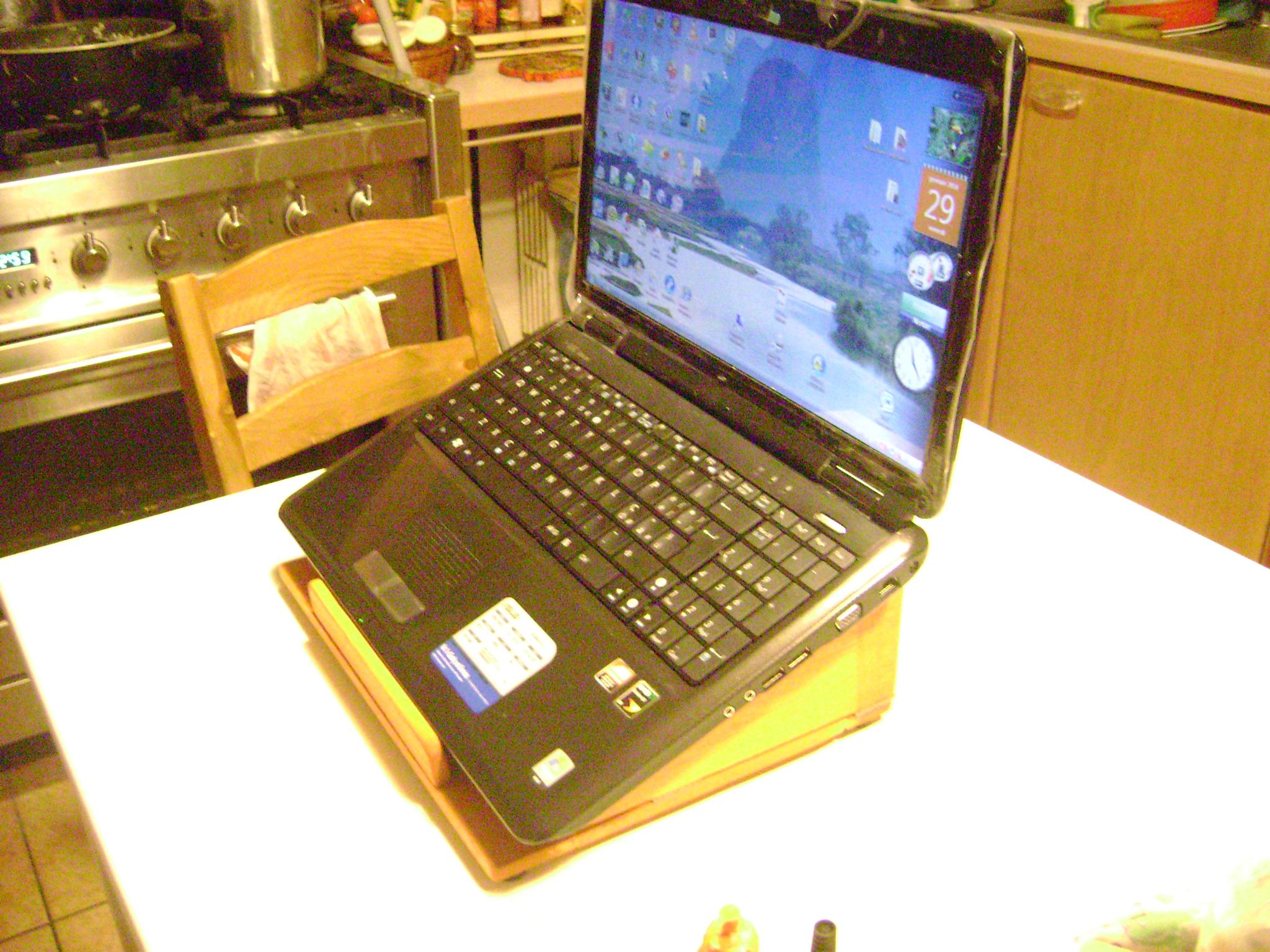 Simple Portable Lifts Laptop : 4 Steps - Instructables