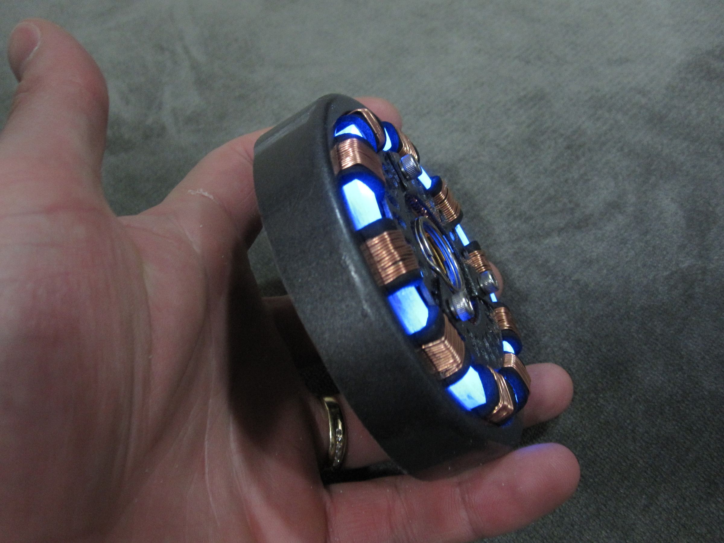 Iron Man Arc Reactor Video Tutorial, DIY Wearable : 8 Steps - Instructables
