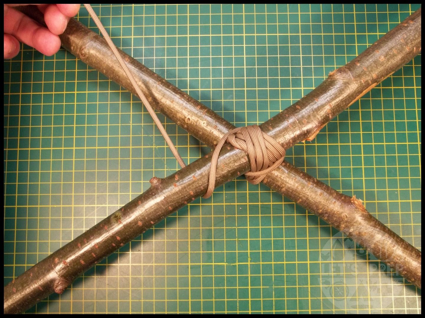 Quick Skills #5: How to Tie Lashings - Pt.2 Diagonal Lashing : 7 Steps ...