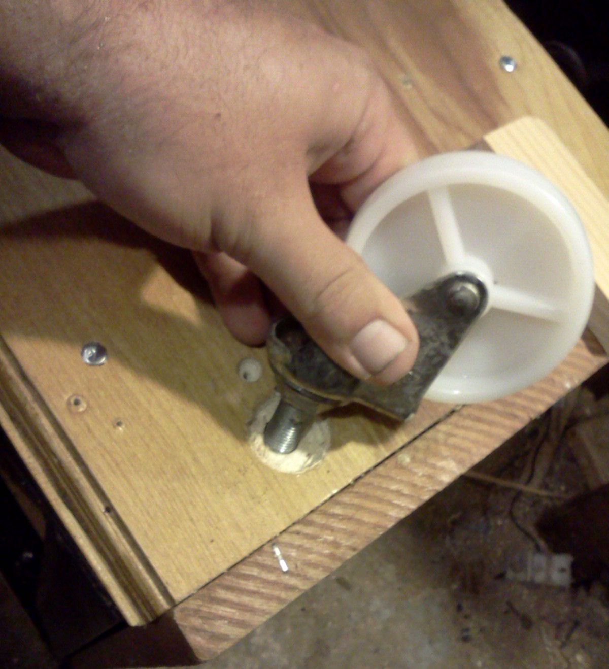 How to Build a Rotating Laptop Mobile Stand : 10 Steps - Instructables
