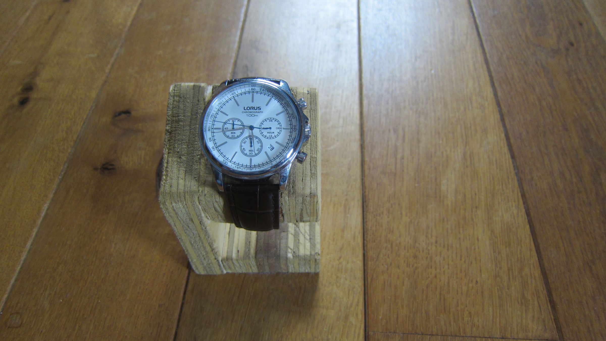 Plywood Watch Stand : 7 Steps (with Pictures) - Instructables