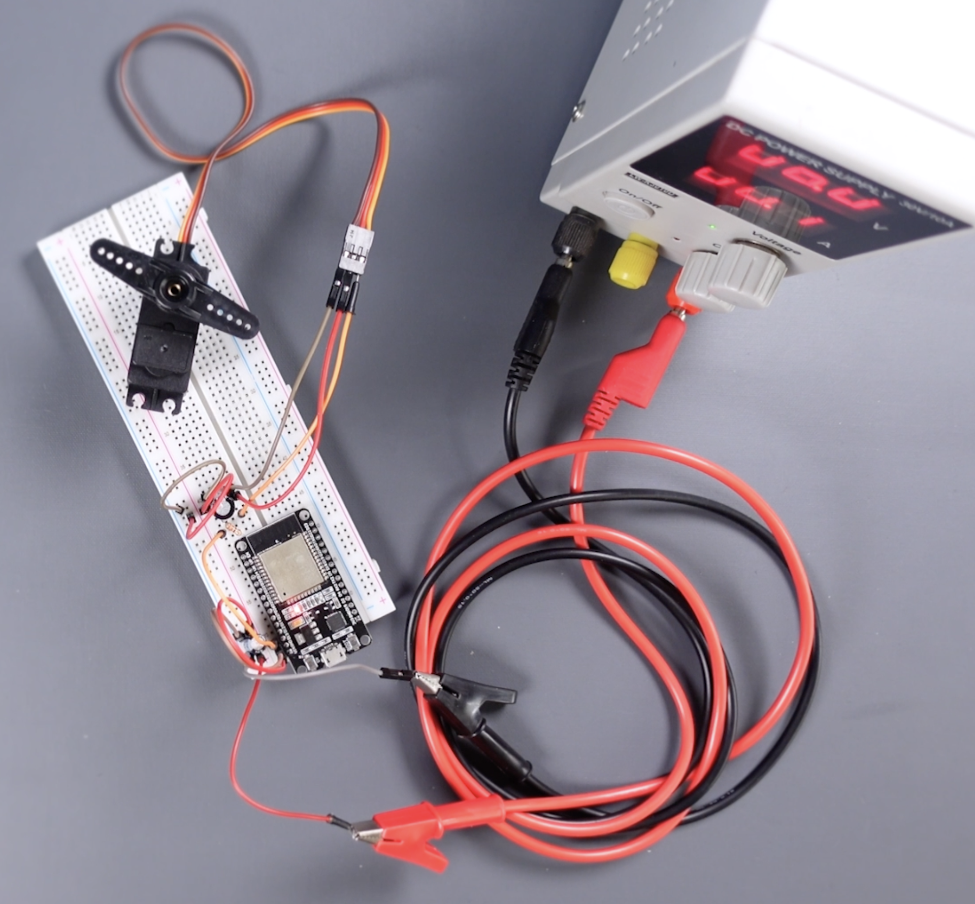 One and Multiple Servo Motor Control With ESP32 Development Board : 8 ...