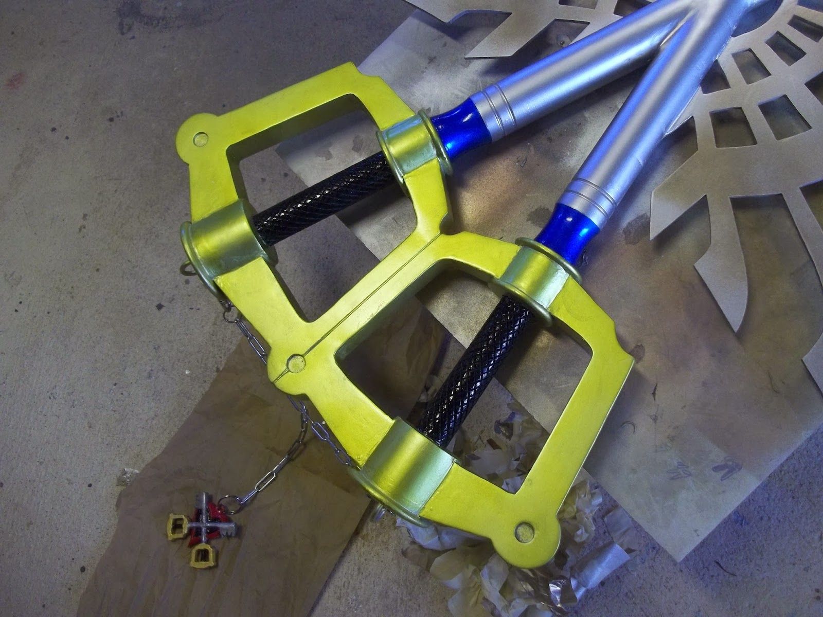How to Make an X-Blade (Kingdom Hearts) : 9 Steps - Instructables
