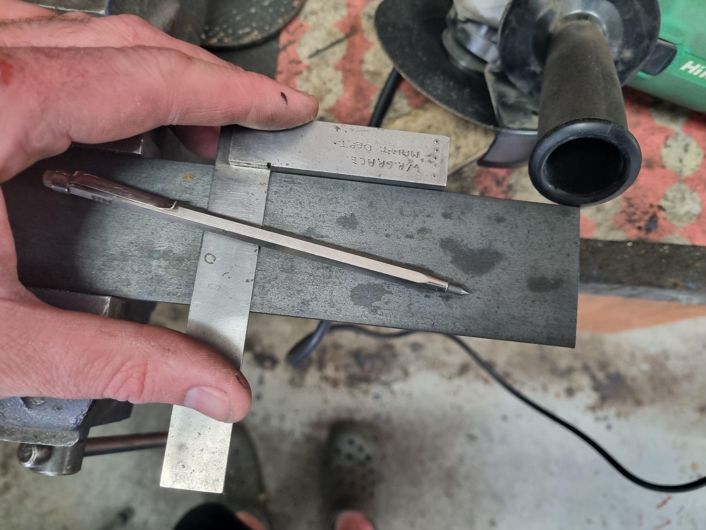 Scrap Metal Grinder Tool Rest : 7 Steps (with Pictures) - Instructables