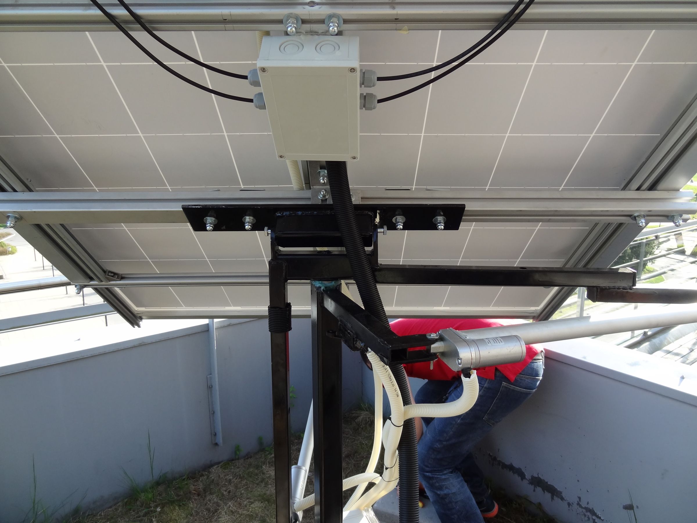 Dual Axis Solar Tracker With Online Energy Monitor : 11 Steps (with ...