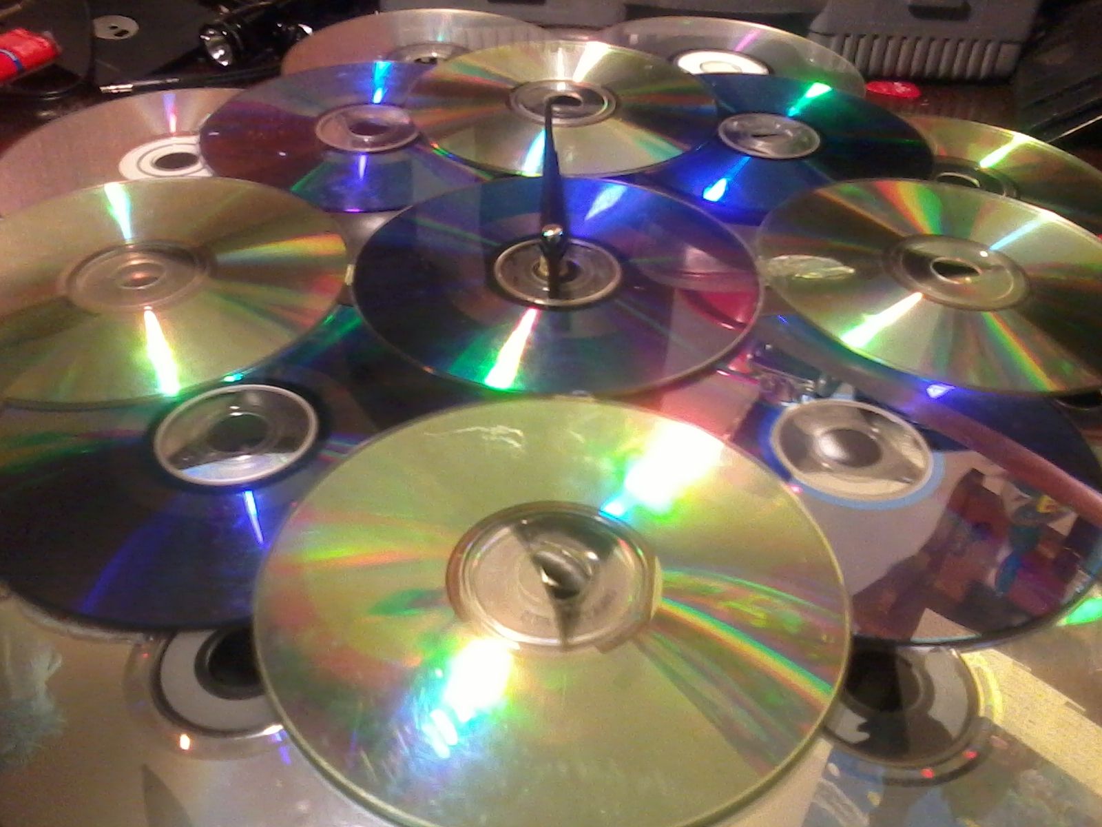 Make Your Own CD Wall Clock : 6 Steps (with Pictures) - Instructables