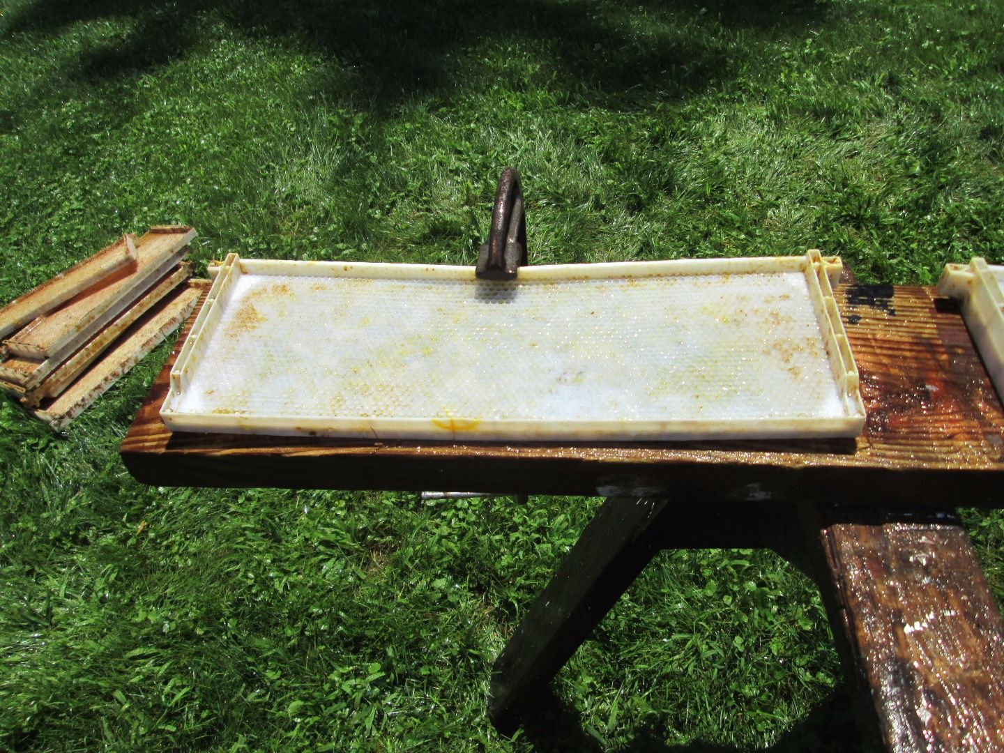 Salvaging Plastic Beehive Frames : 4 Steps - Instructables