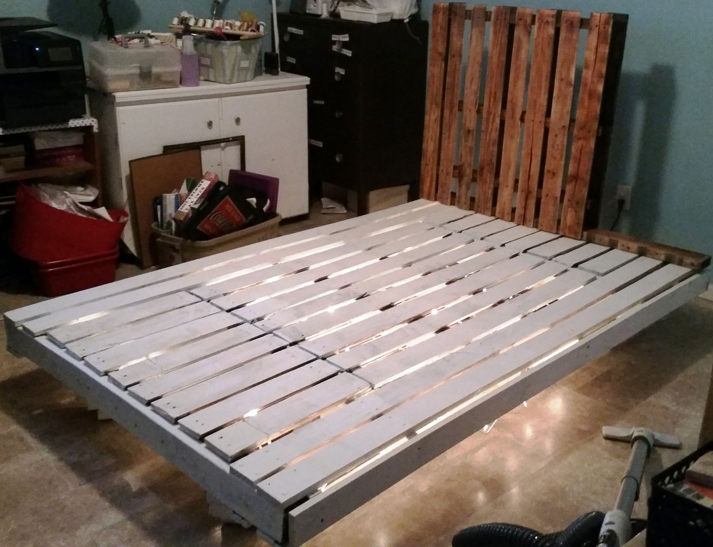 Underlit Pallet Bed : 5 Steps (with Pictures) - Instructables