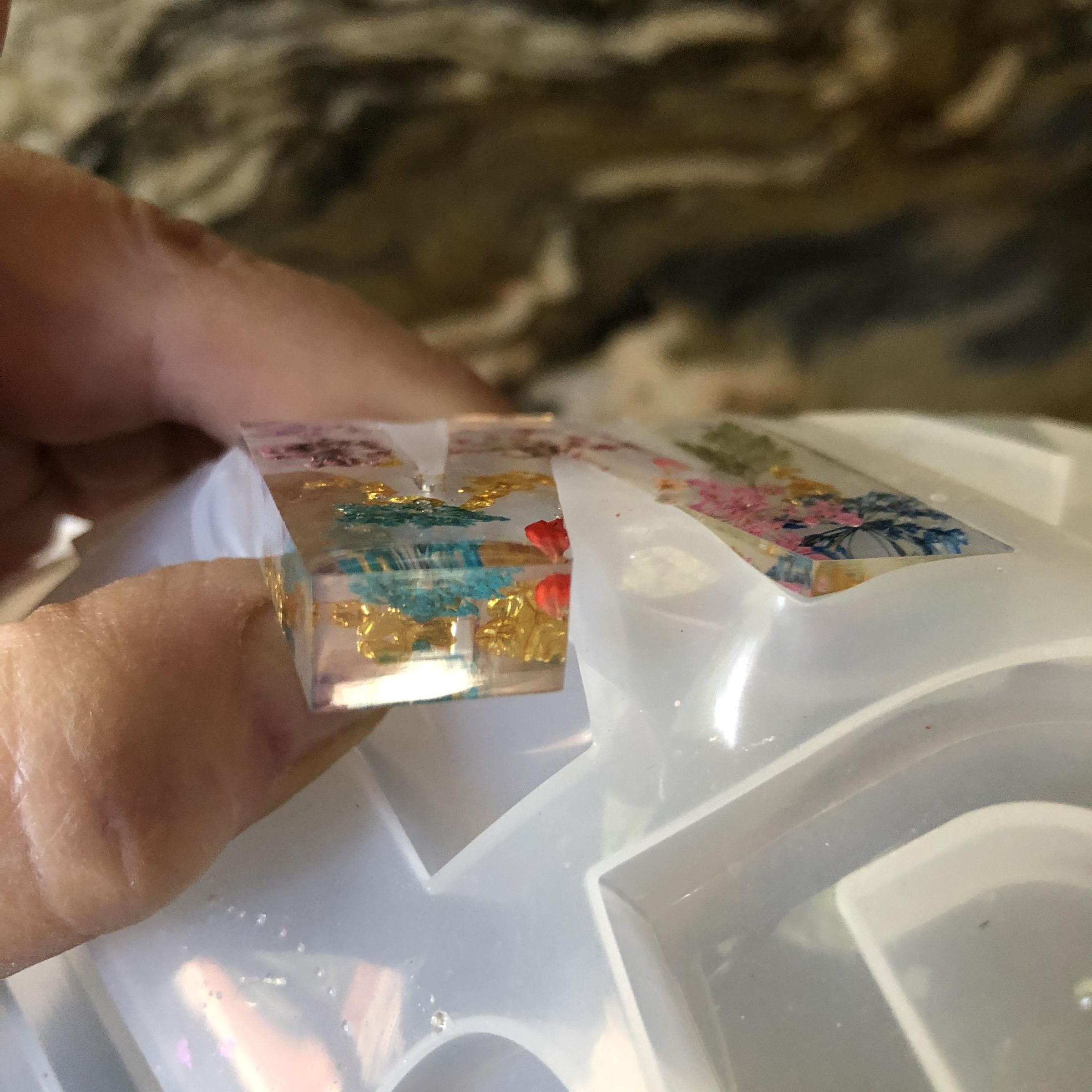 Holographic and Floral Resin Letter Keychains : 18 Steps (with Pictures ...