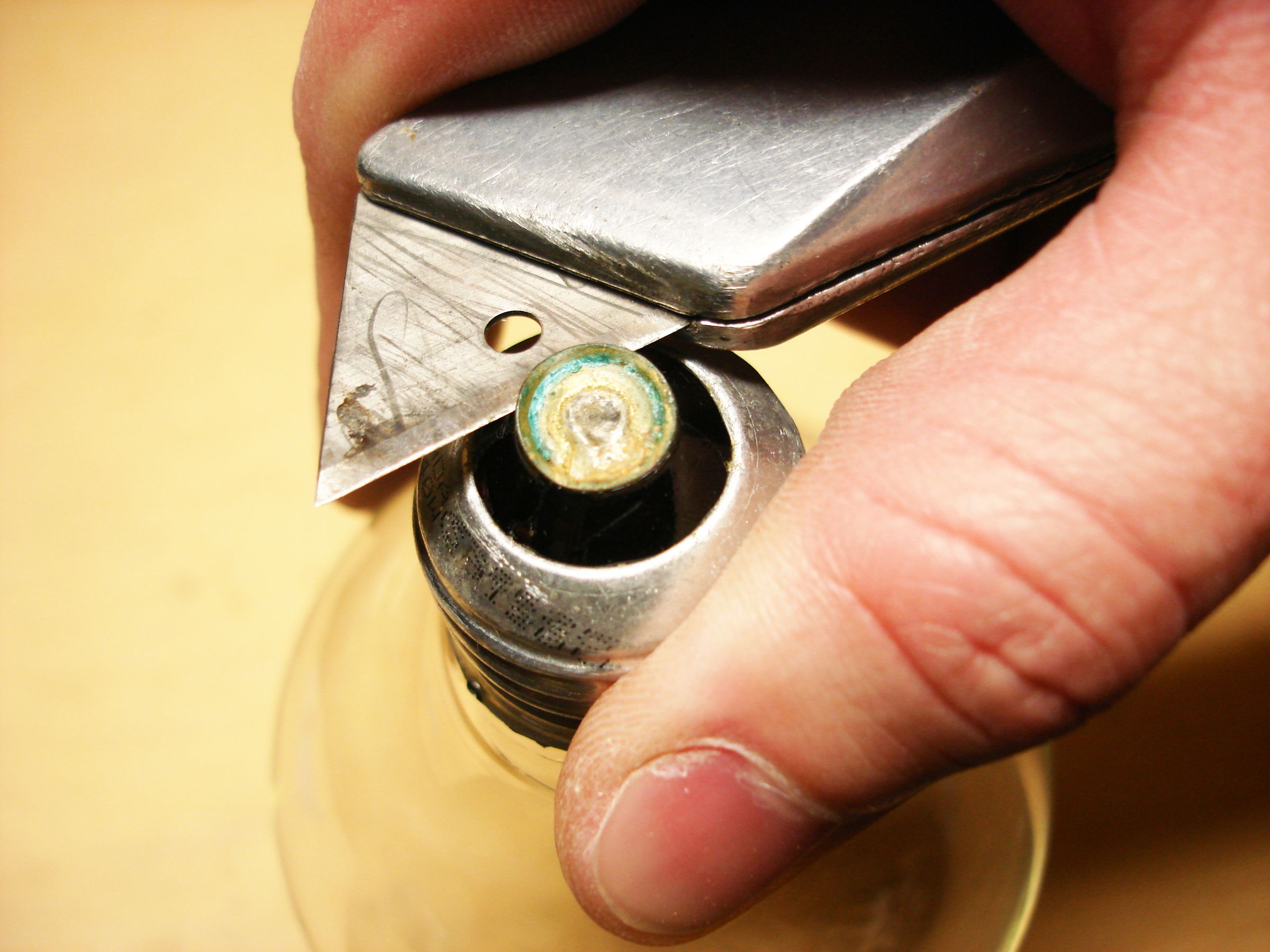 Used Light Bulb Oil/Alcohol Lamp : 6 Steps - Instructables