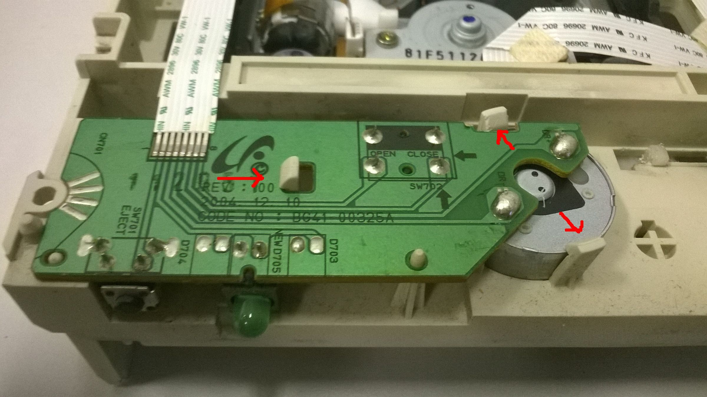 Disassembling a CD/DVD Reader and Reusing Its Parts : 12 Steps (with ...