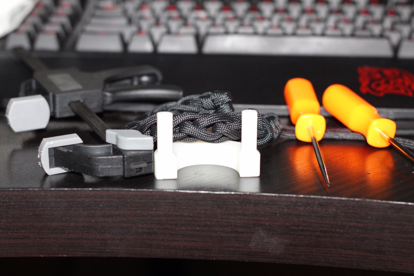 3D Printed Two Peg Spool Knitting - the Beginning : 6 Steps - Instructables