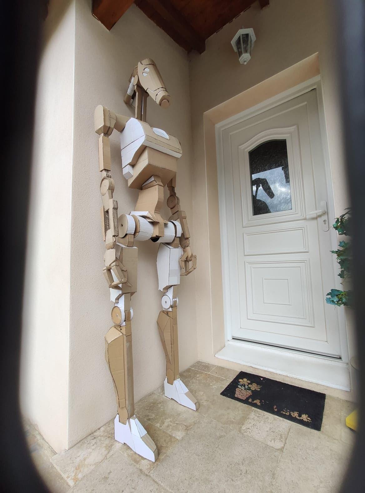 Cardboard Lifesize Battle Droid From Star Wars : 5 Steps - Instructables