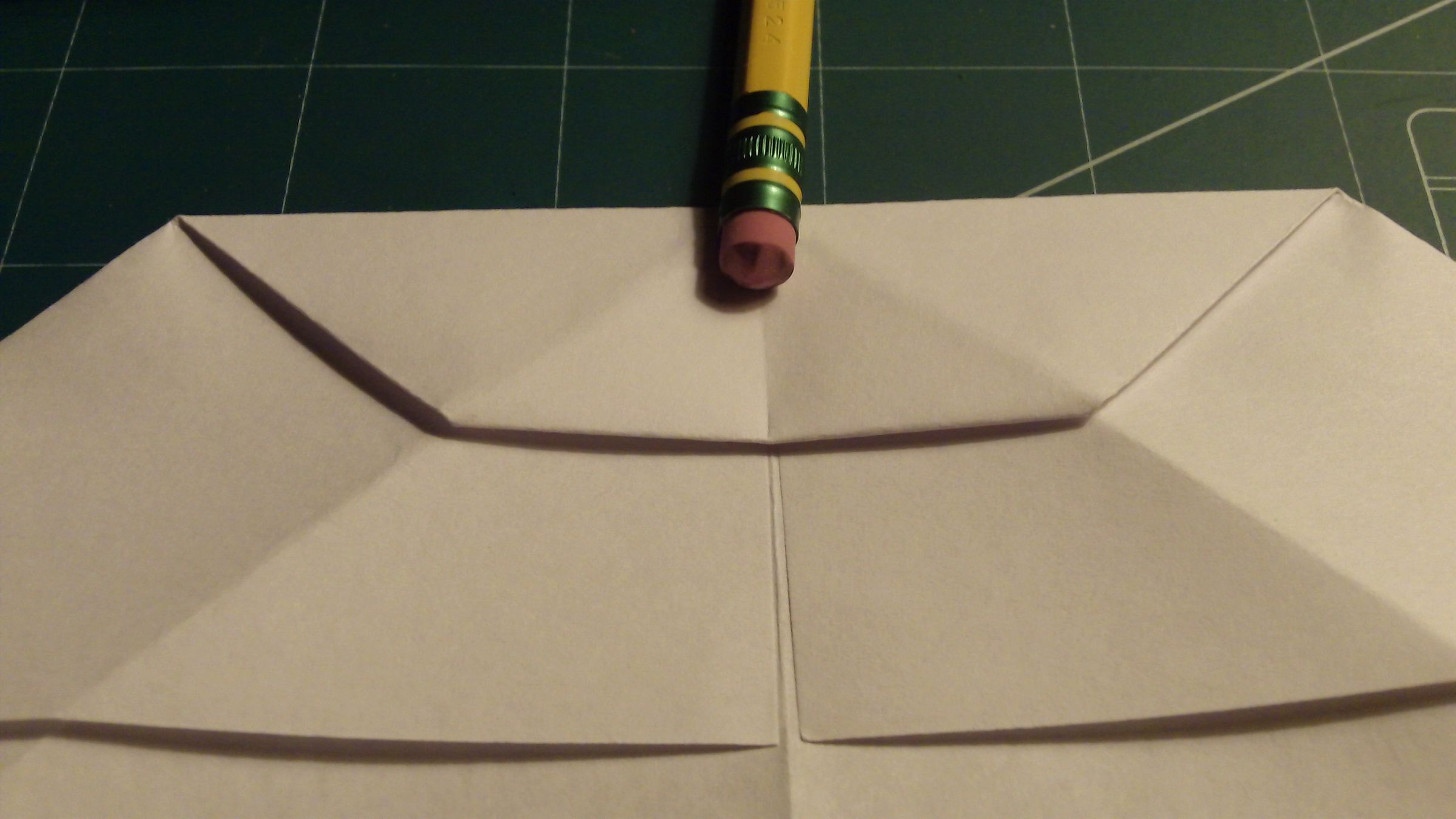 How to Make the Super Starstriker Paper Airplane : 7 Steps - Instructables