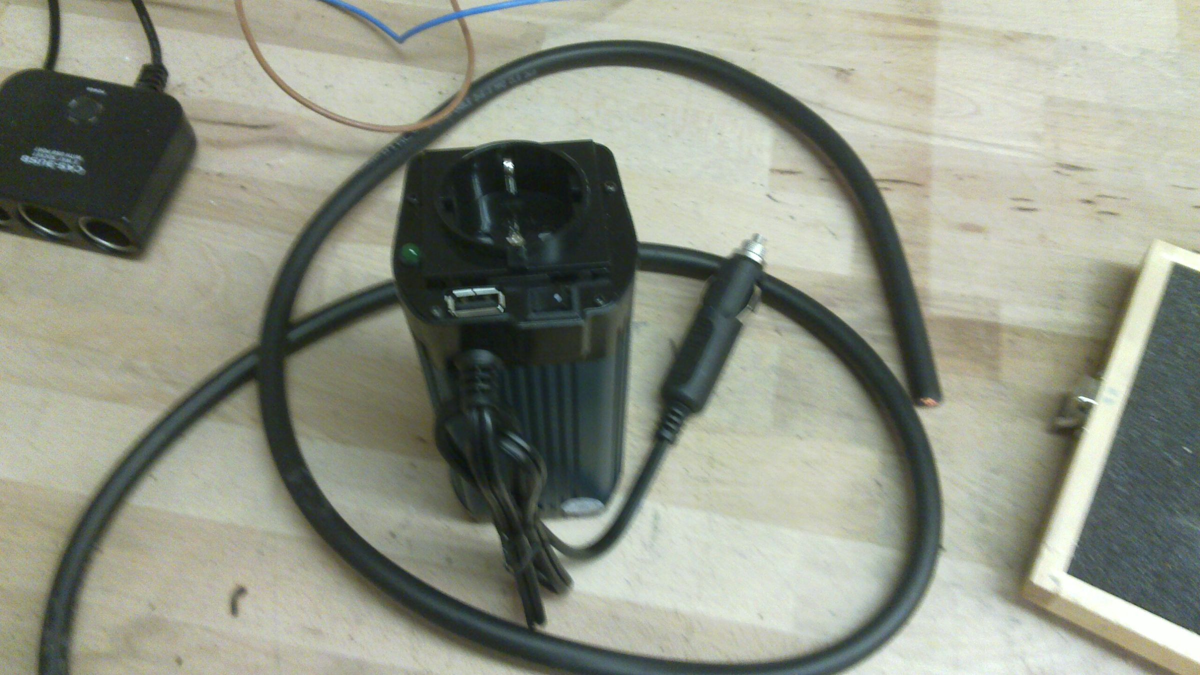 Off Grid Battery Box : 4 Steps - Instructables