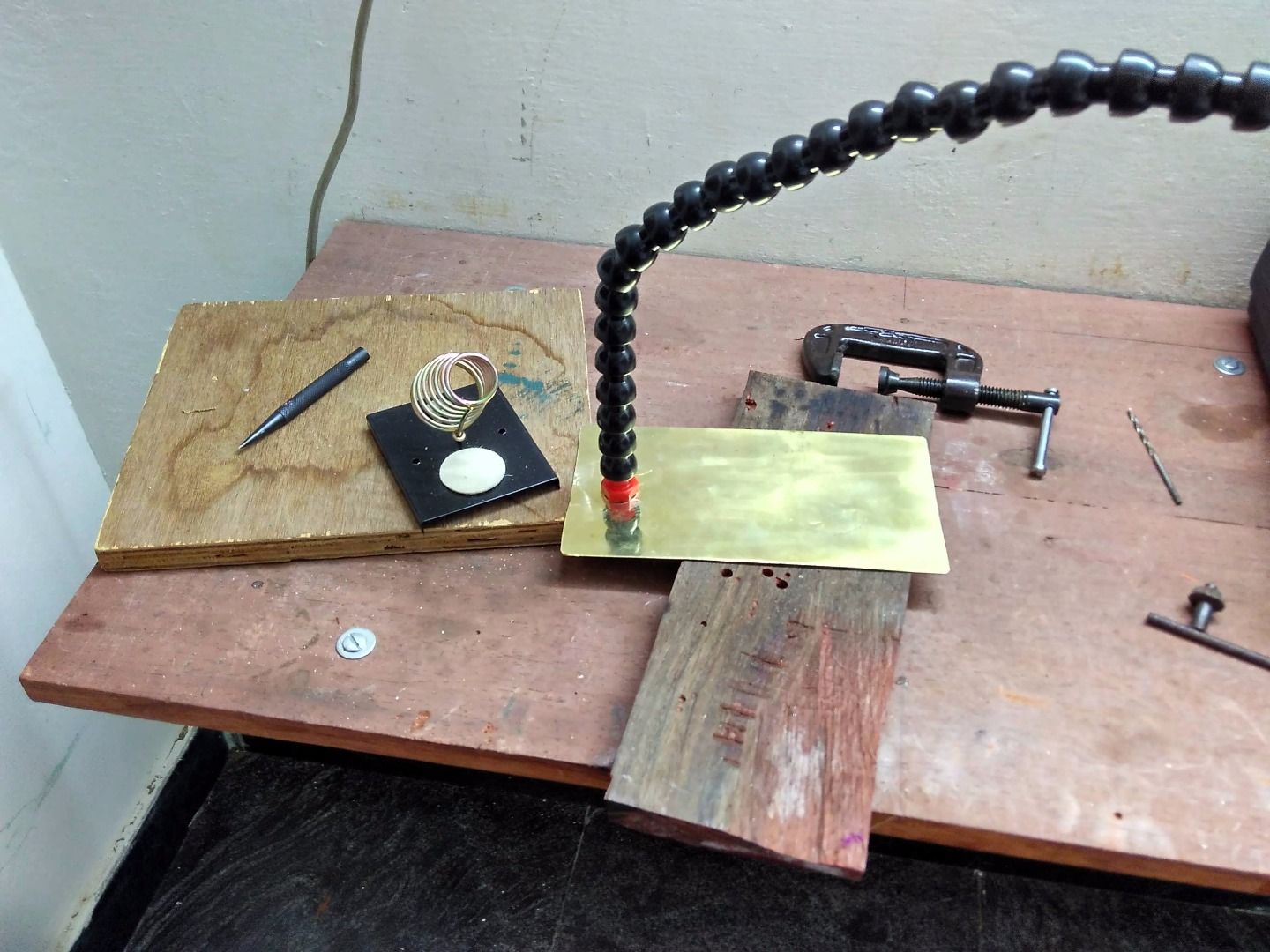 DIY Third Hand for Soldering : 7 Steps (with Pictures) - Instructables