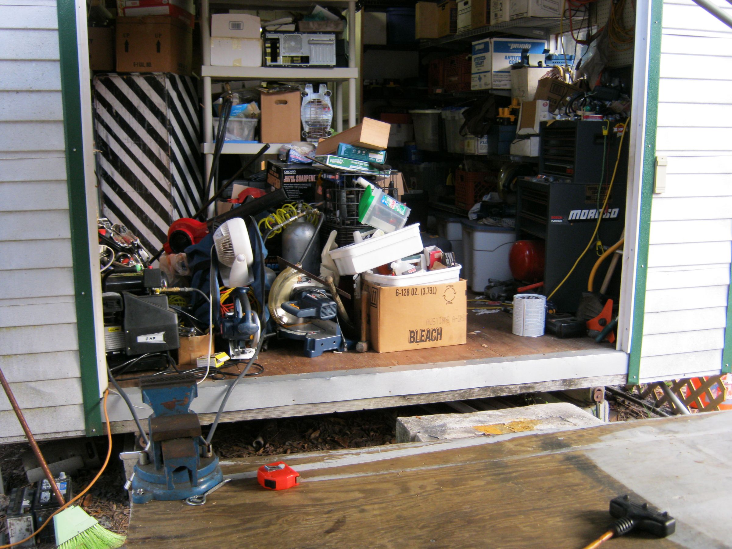 World's Most Disorganized Shop? : 4 Steps - Instructables