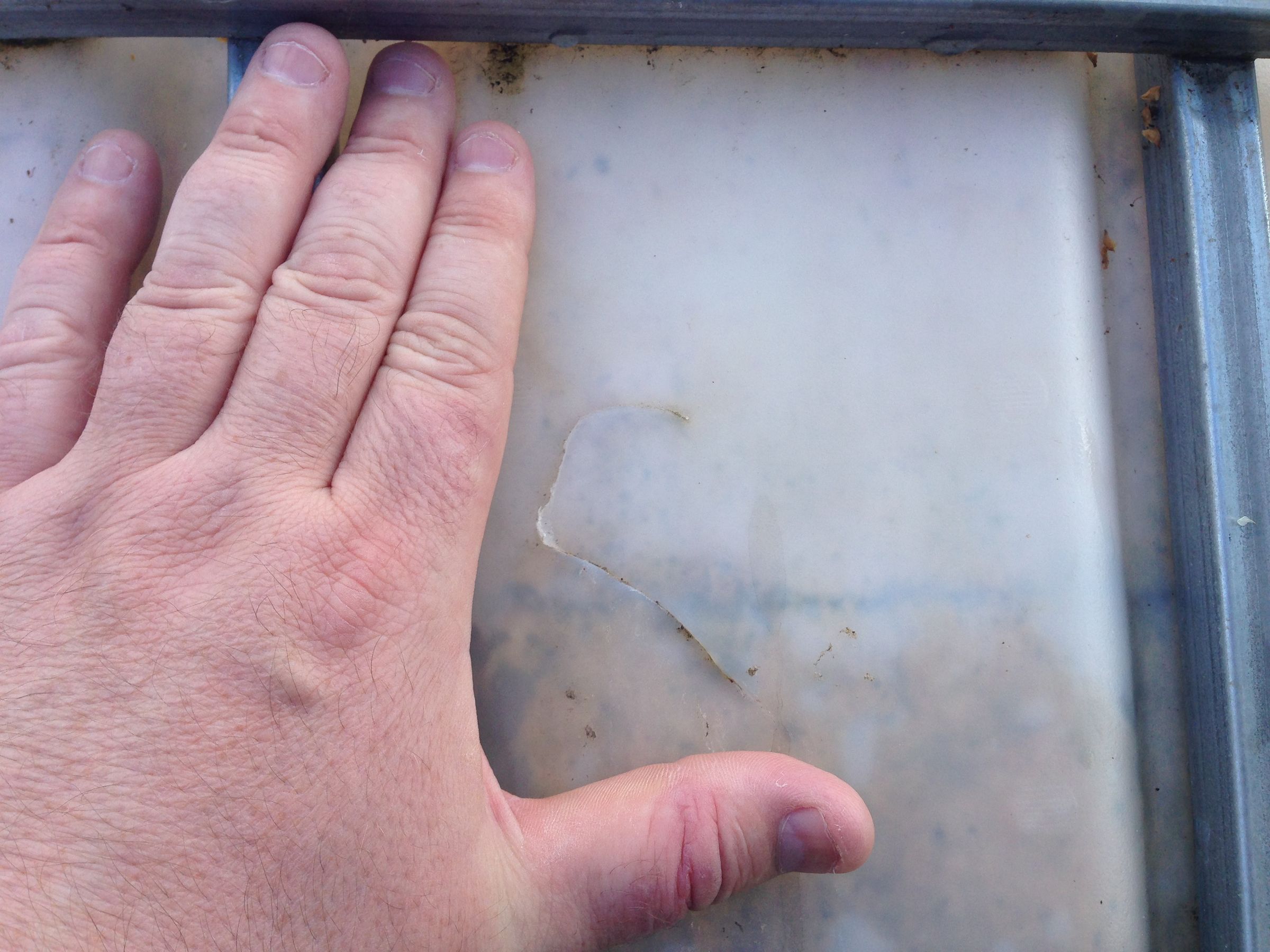 Repair Cracked IBC With SUGRU : 3 Steps - Instructables