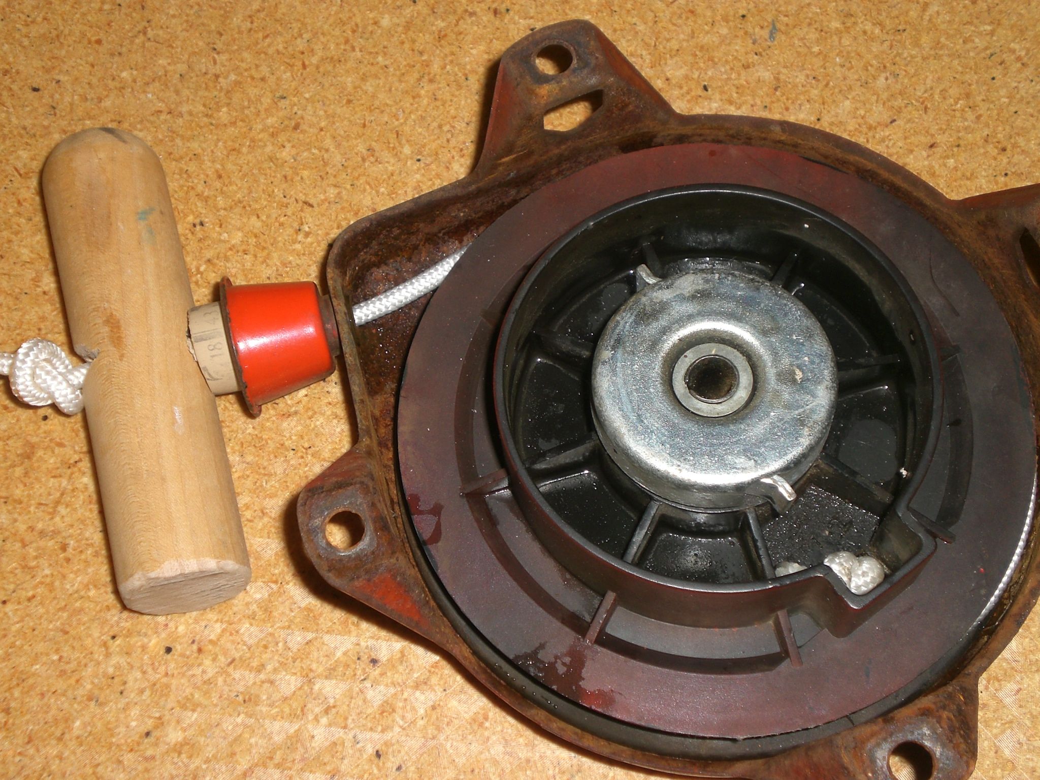 Small Engine Rewind Starter Pull Cord and Handle Replacement : 8 Steps ...