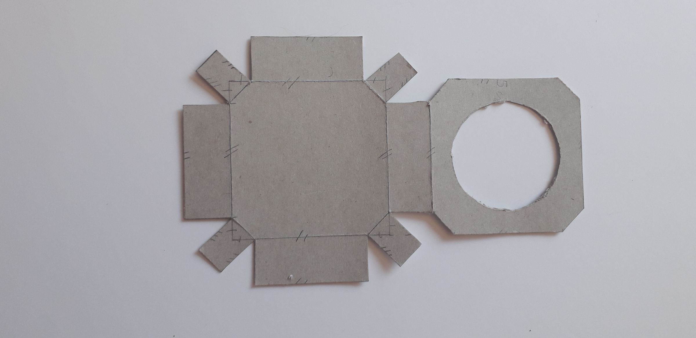 Jack Sparrow's Compass With Cardboard : 13 Steps (with Pictures ...