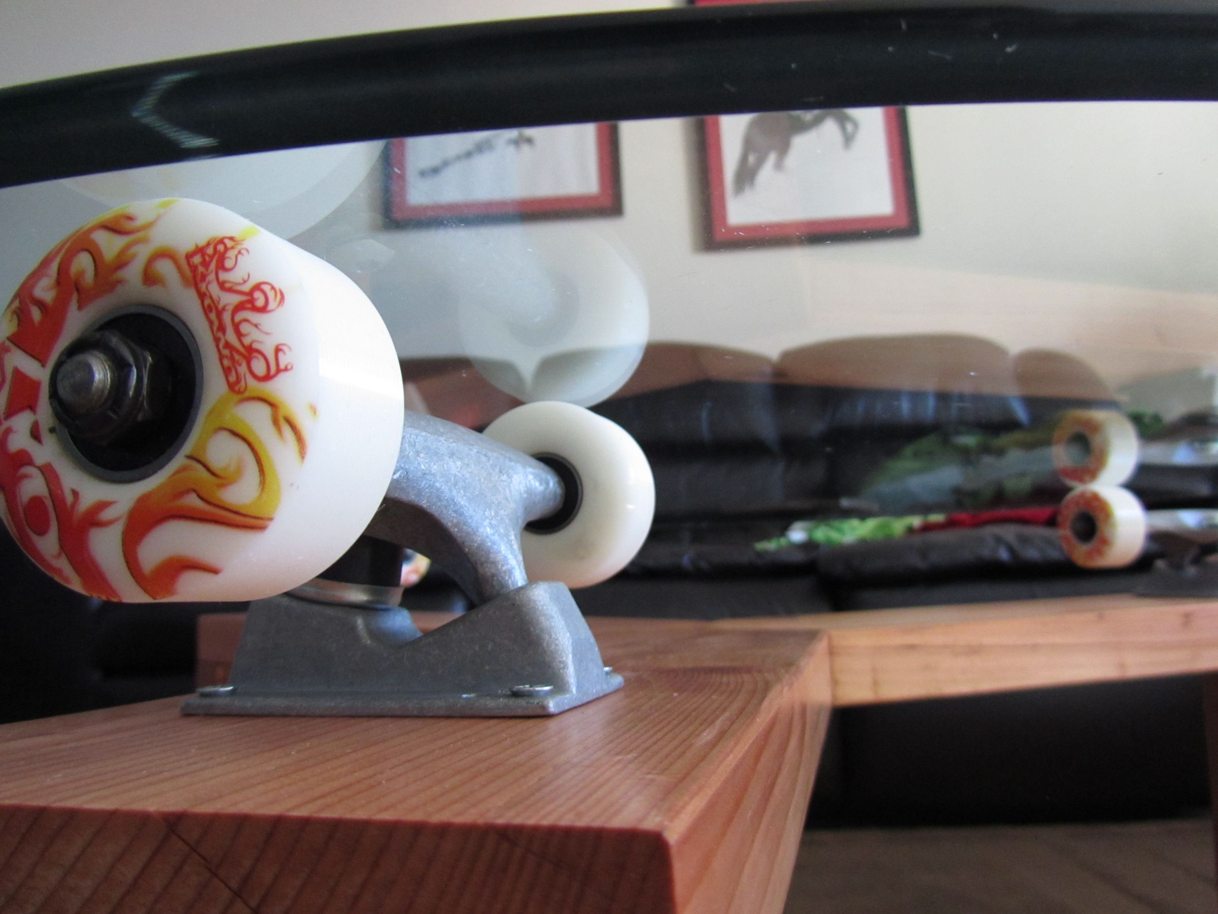 Skateboard Table : 9 Steps (with Pictures) - Instructables