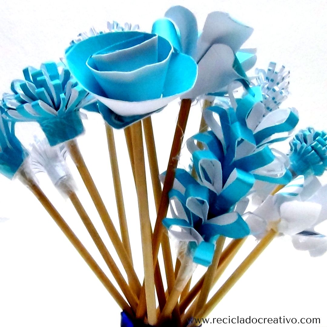 Bouquet of Blue Flowers Recycling a Blue Box : 4 Steps (with Pictures ...
