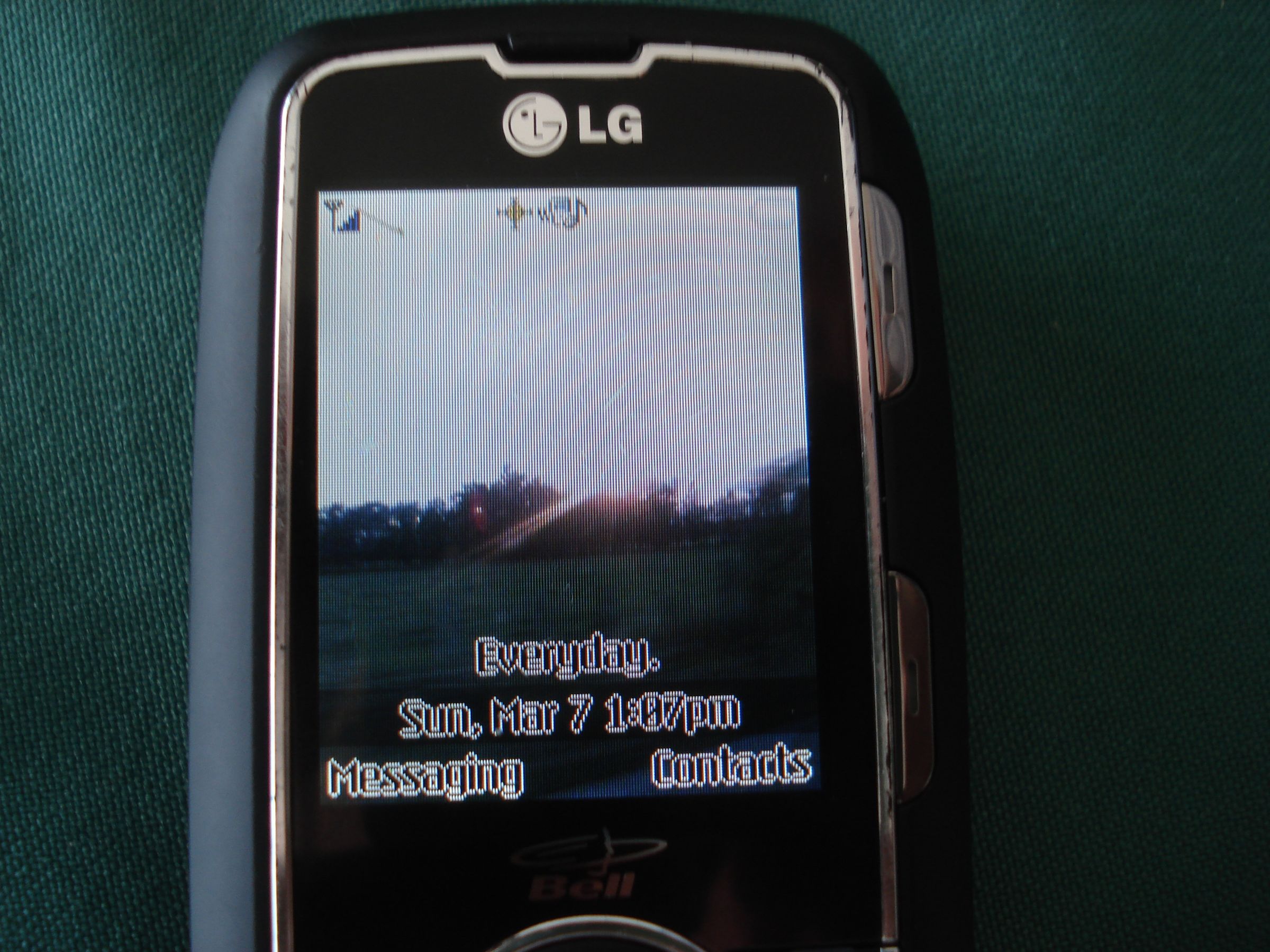 LG Rumor UX260 LCD Replacement : 10 Steps - Instructables