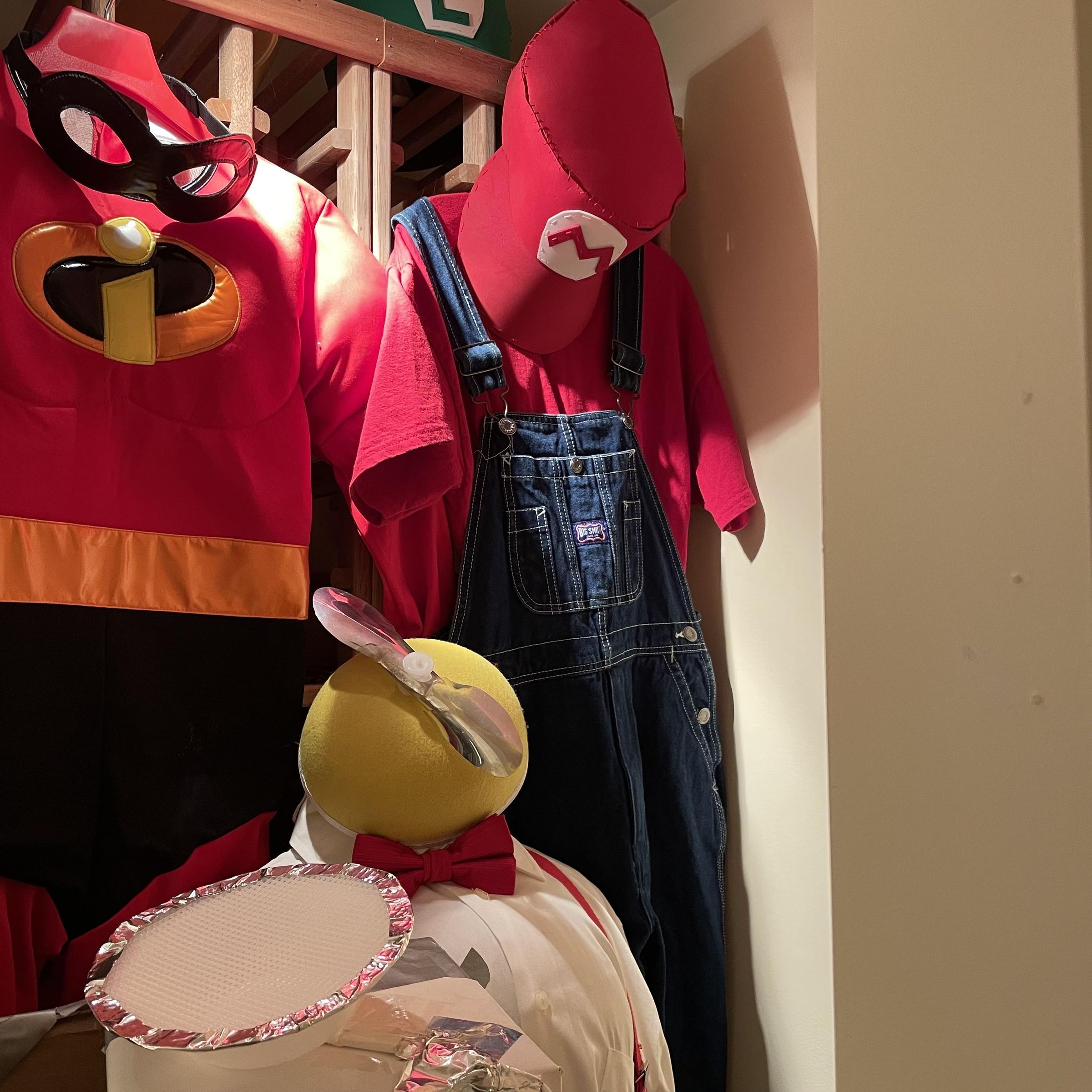 Halloween Costume Museum : 3 Steps - Instructables