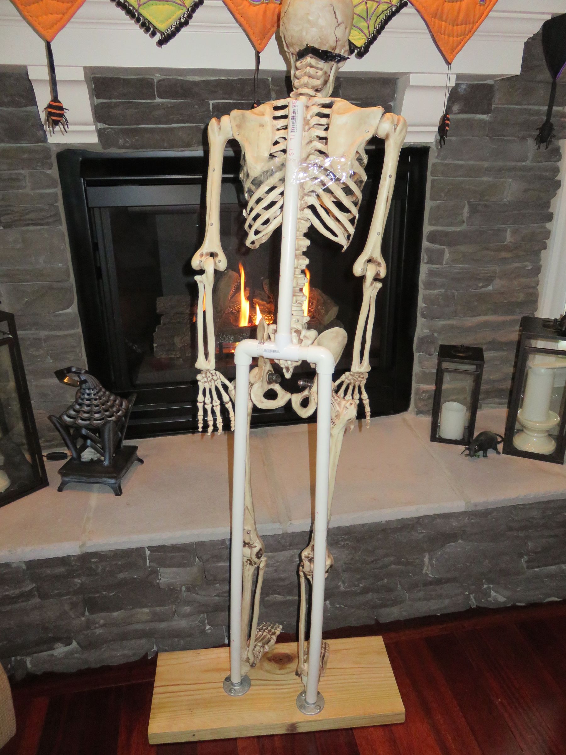 Skeleton Stand : 5 Steps - Instructables