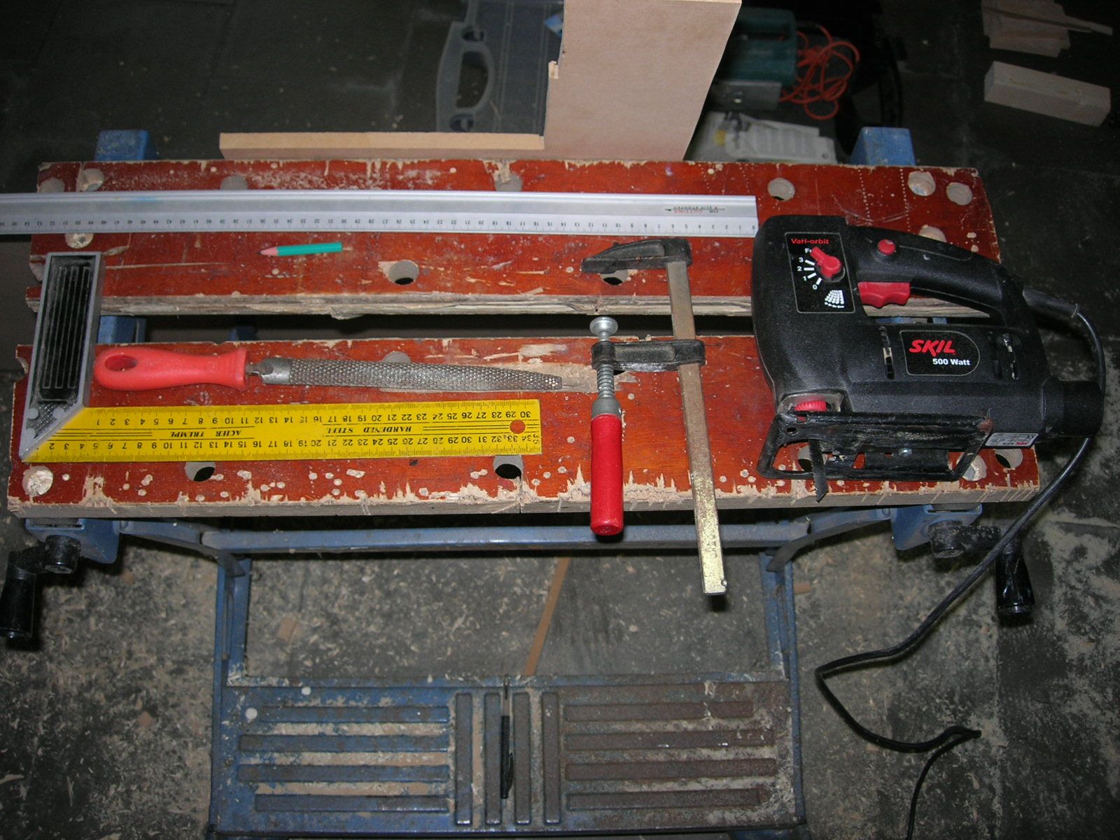 Adjustable Drafting Table With Basic Tools and Materials : 4 Steps ...