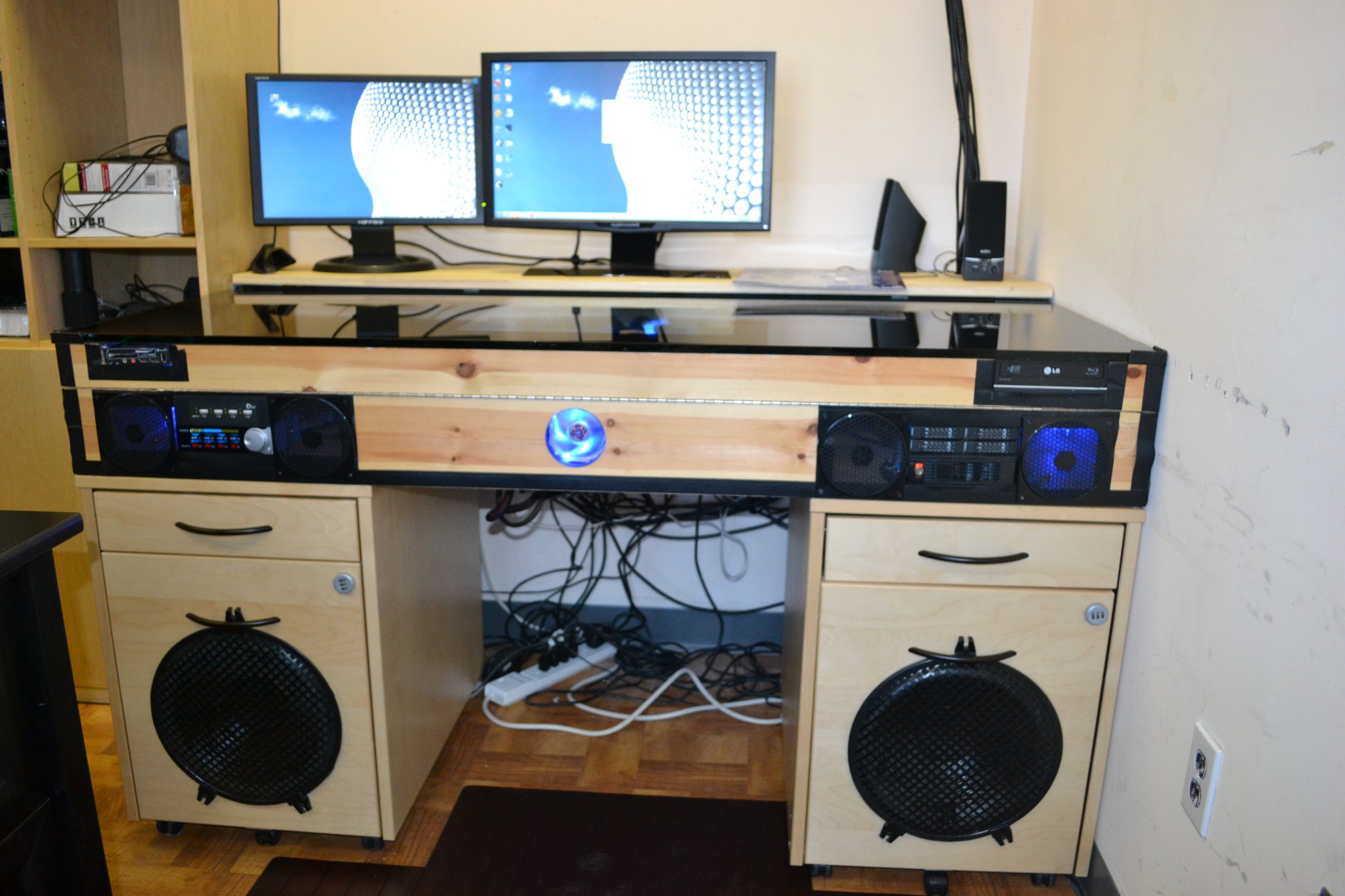 Desk With Built in PC - Instructables