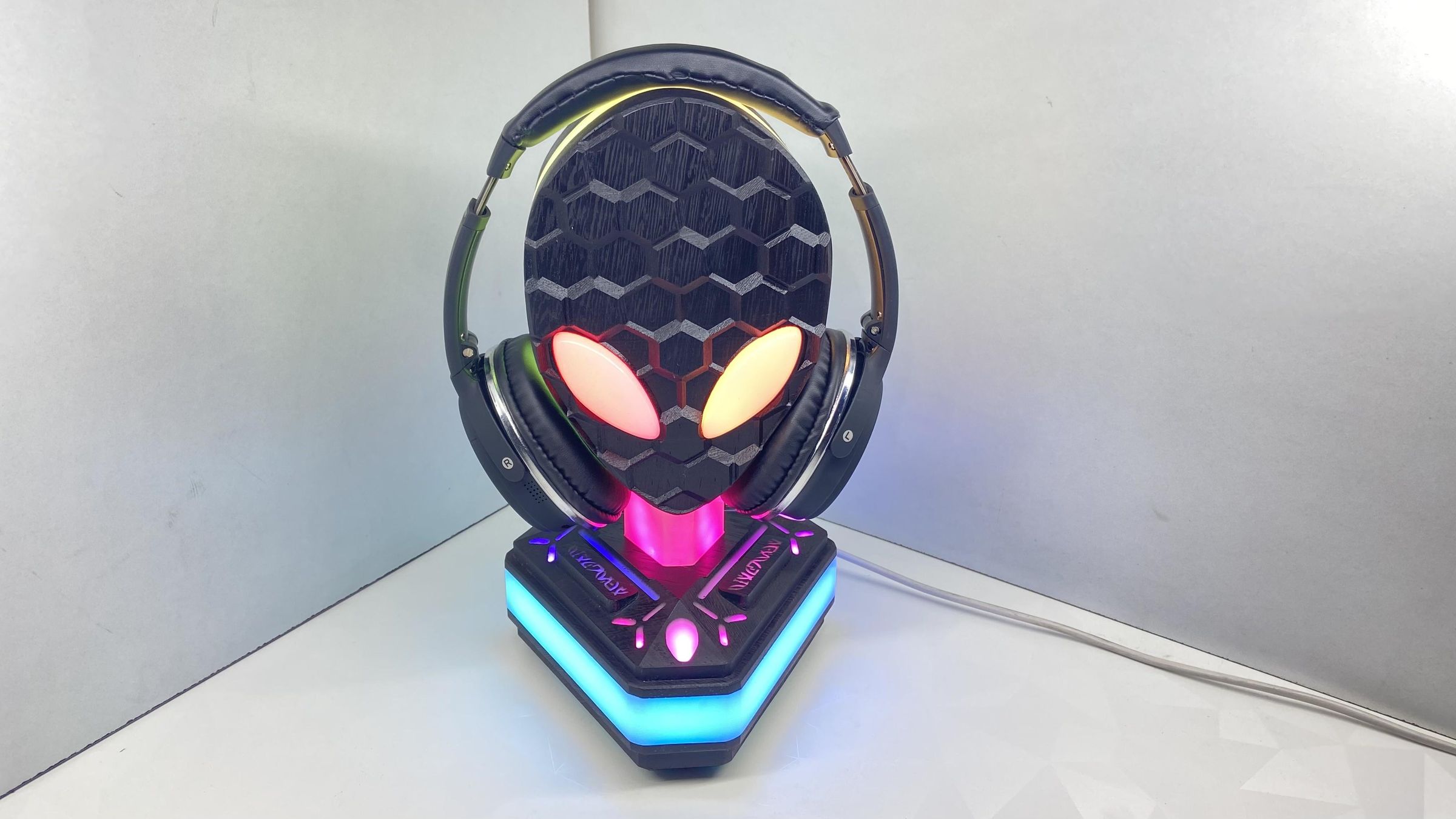 Alien - Area 51 RGB Headphone Stand : 20 Steps (with Pictures ...