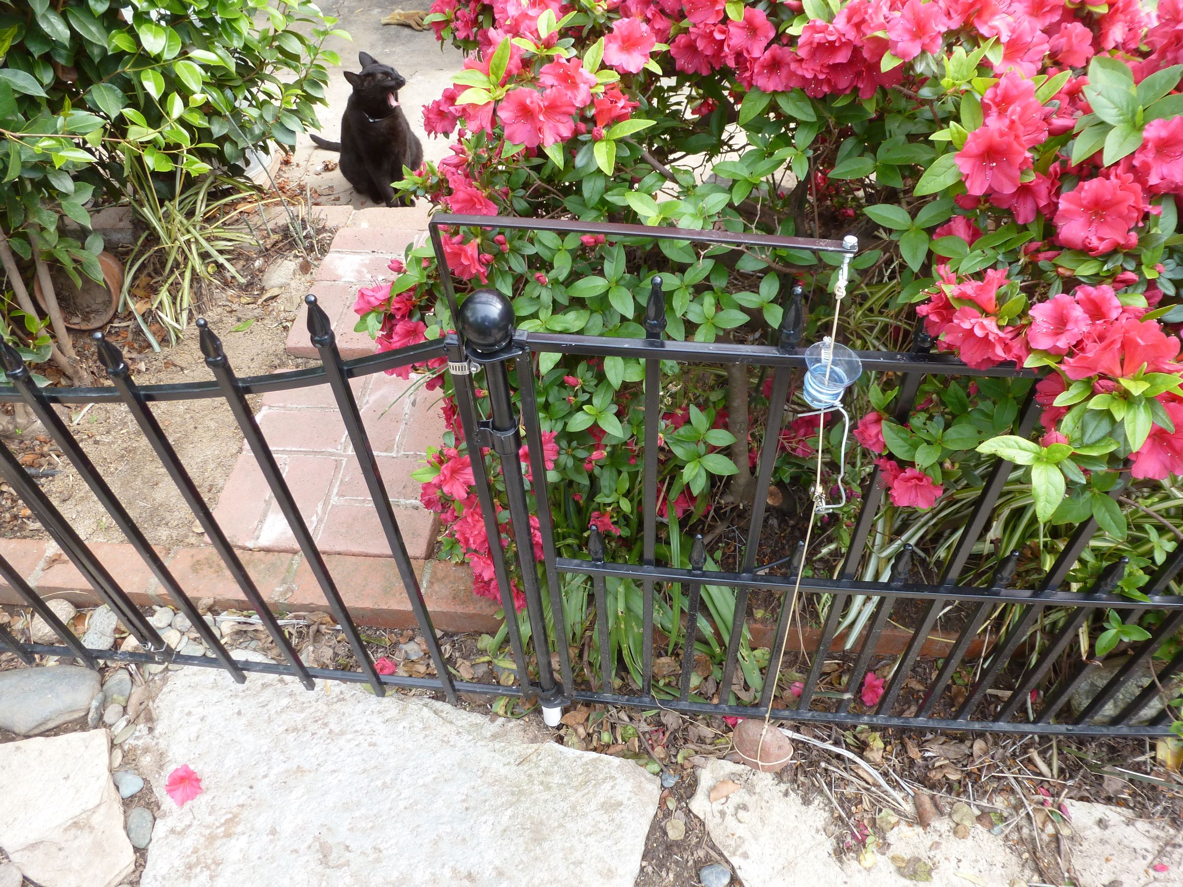 Automatic Double-Gate Closer : 5 Steps - Instructables