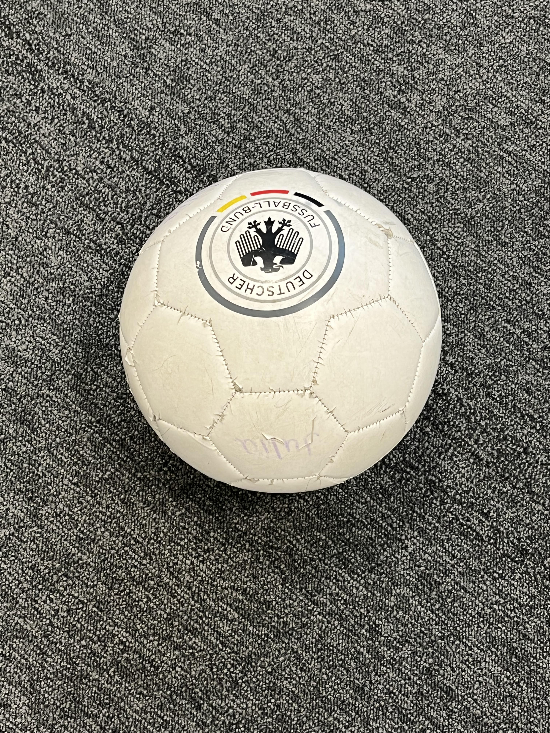 How to Do Soccer Fakes : 7 Steps - Instructables