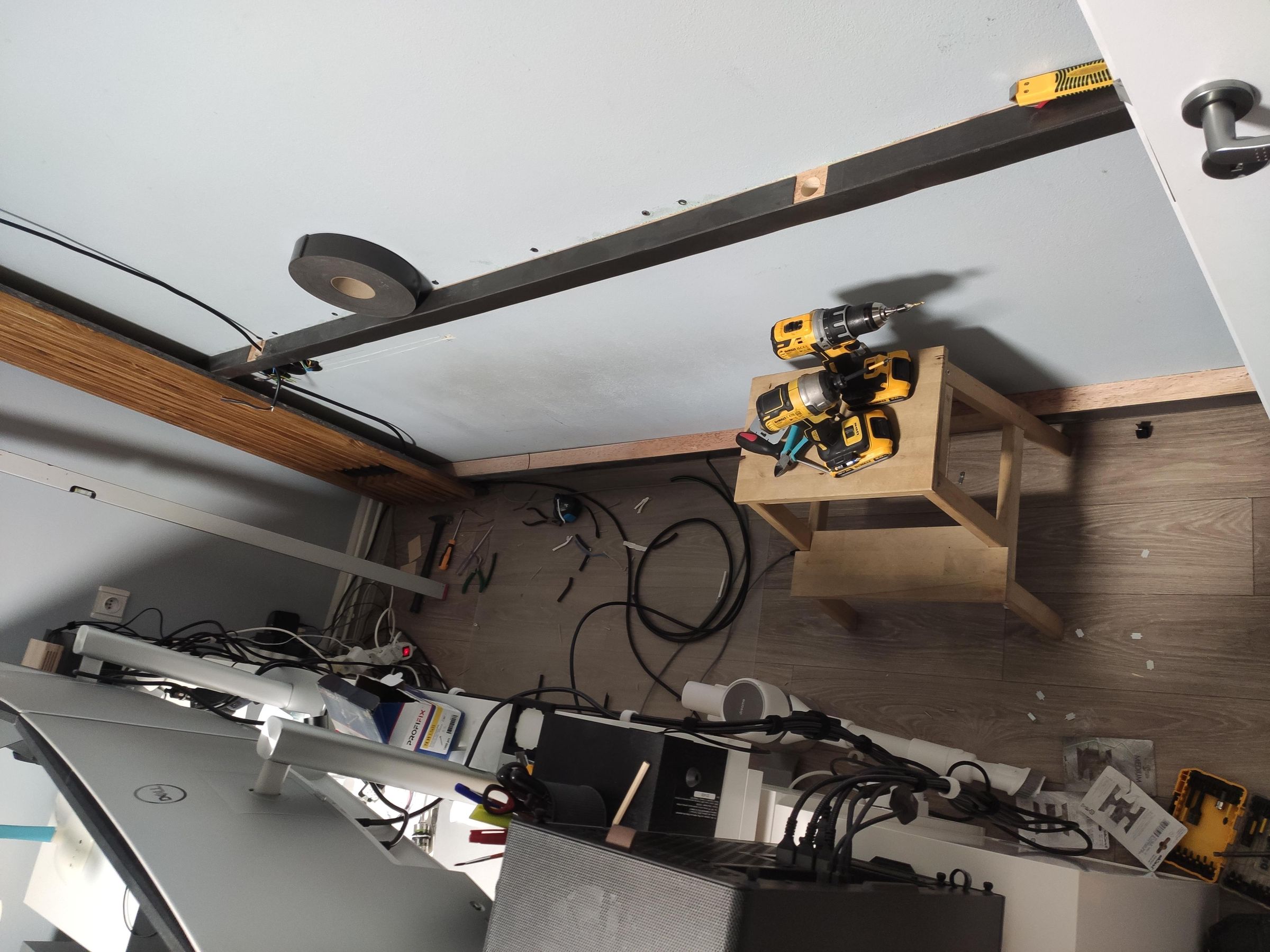 Home Office Slat Wall With Motorised Tripple Monitor Lift and Desk With ...