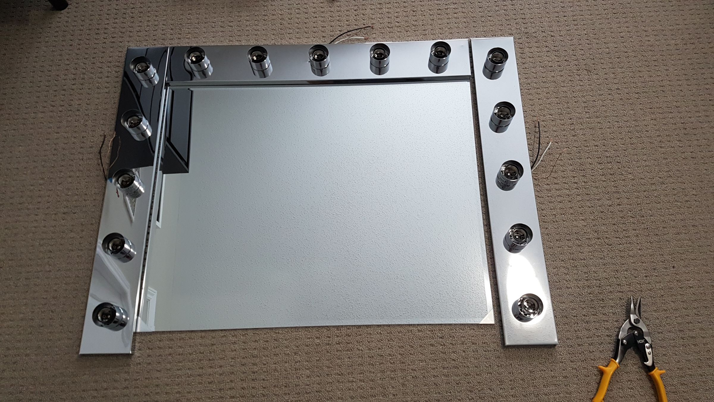 VANITY MIRROR WITH DESK & LIGHTS : 8 Steps (with Pictures) - Instructables