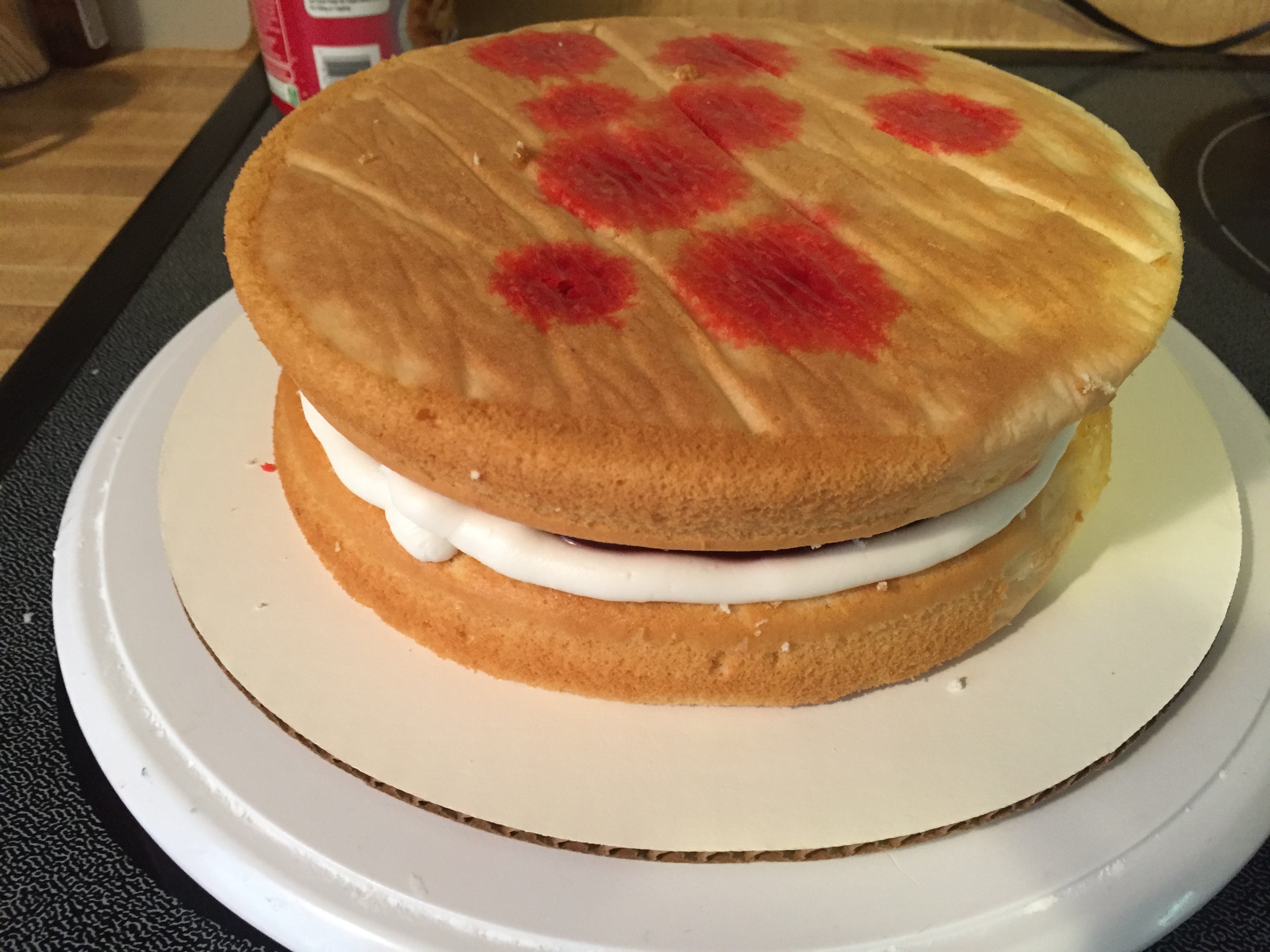 Ghoulishly Bleeding Wedding Cake : 5 Steps (with Pictures) - Instructables