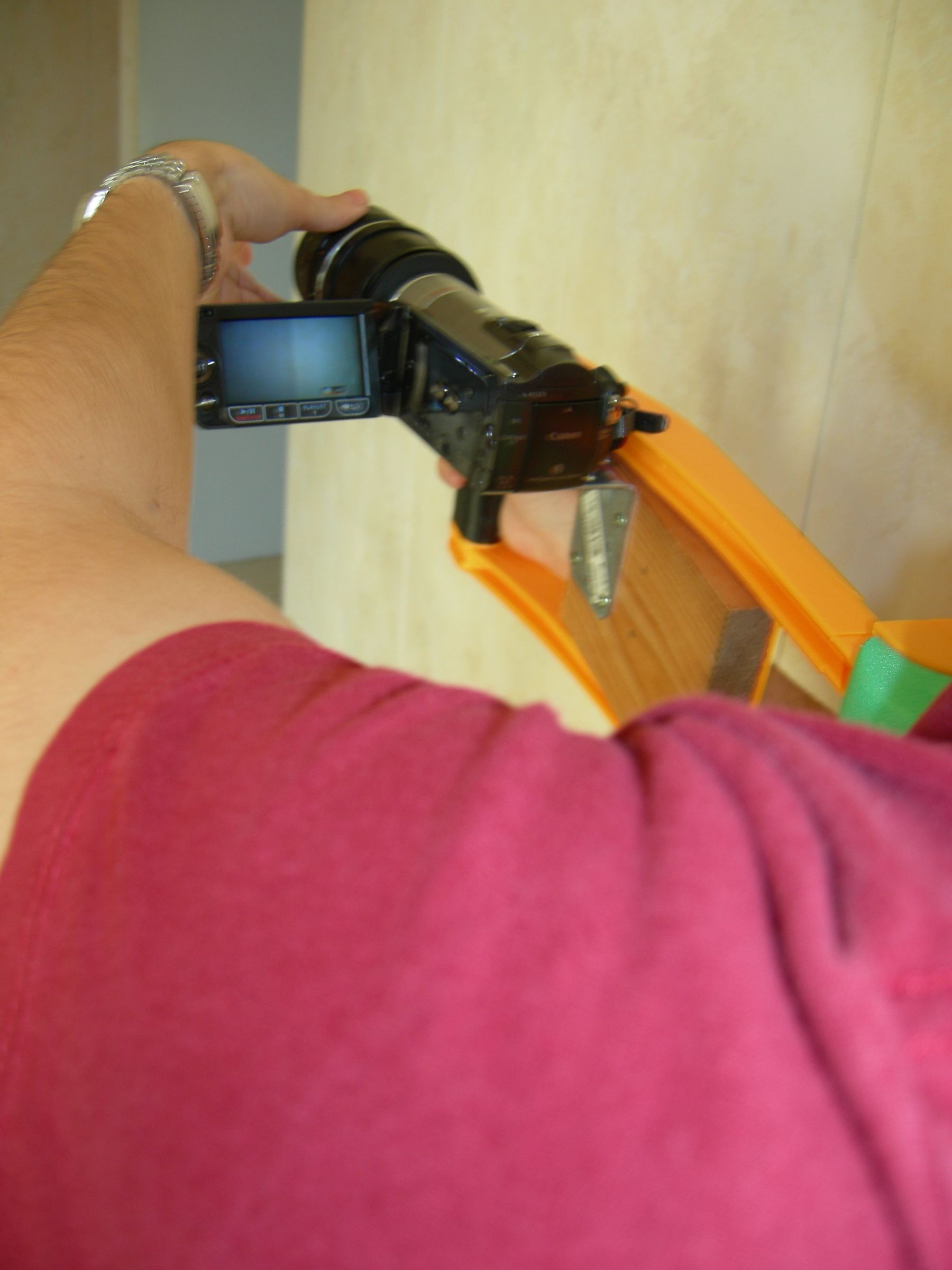 Shoulder Rig for DSLR & Camcorders : 3 Steps (with Pictures ...