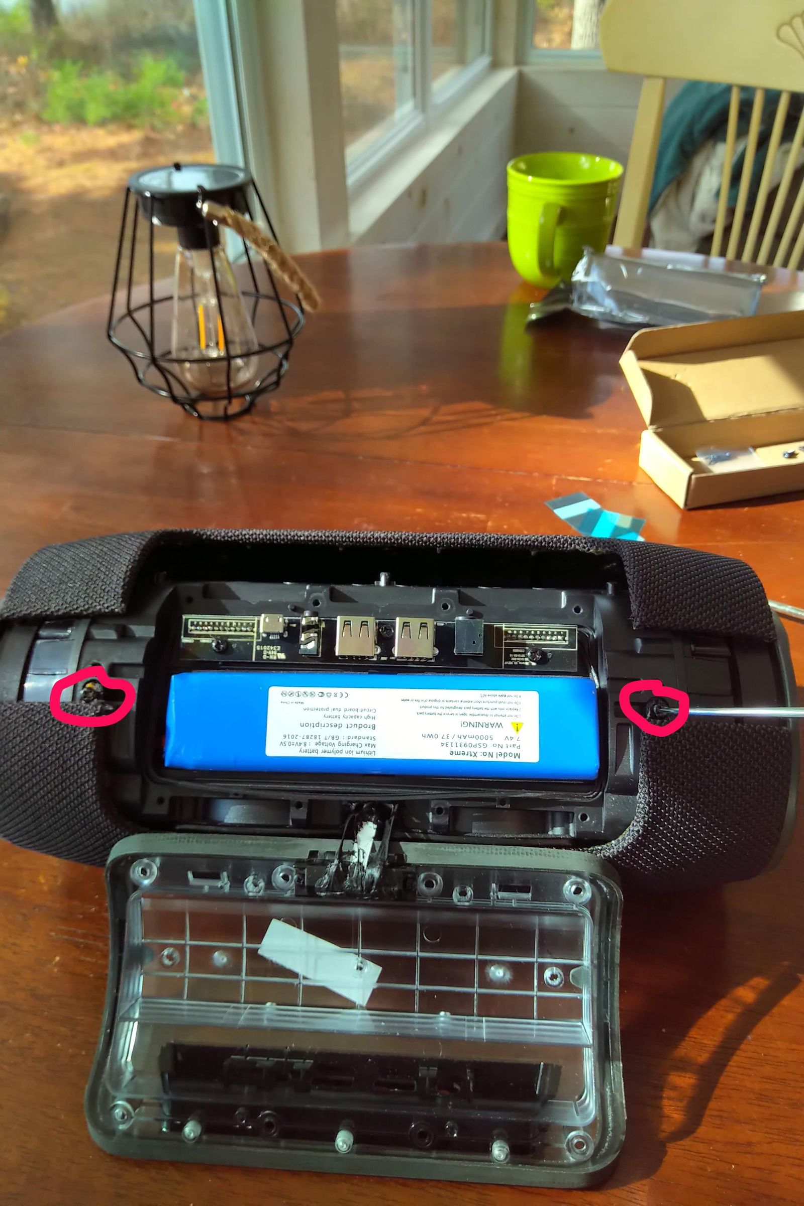 How to Change the JBL Xtreme 1 Bluetooth Speaker Batteries : 10 Steps - Instructables