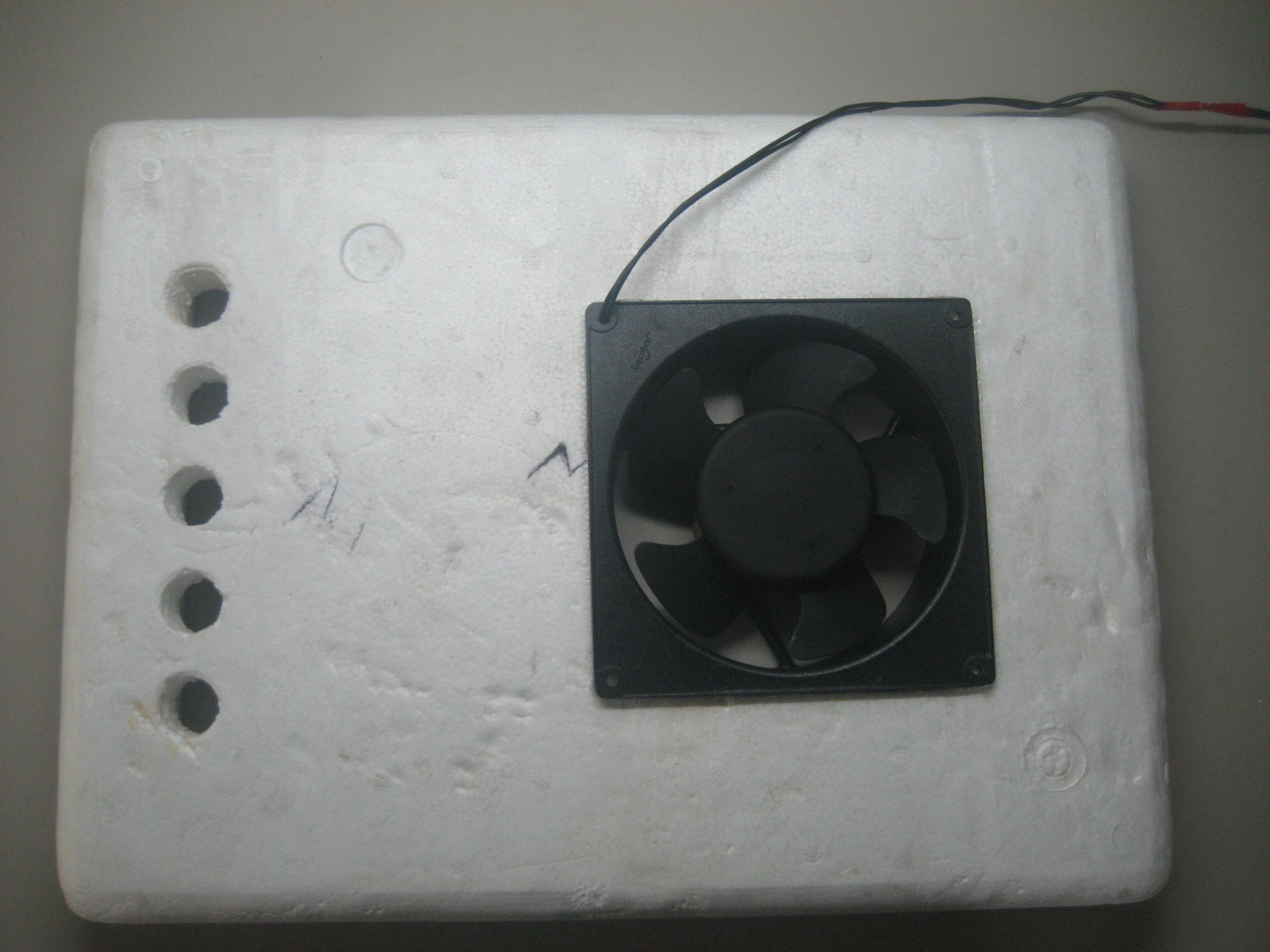 Simple Cheap Ice Box Air Conditioner : 5 Steps - Instructables