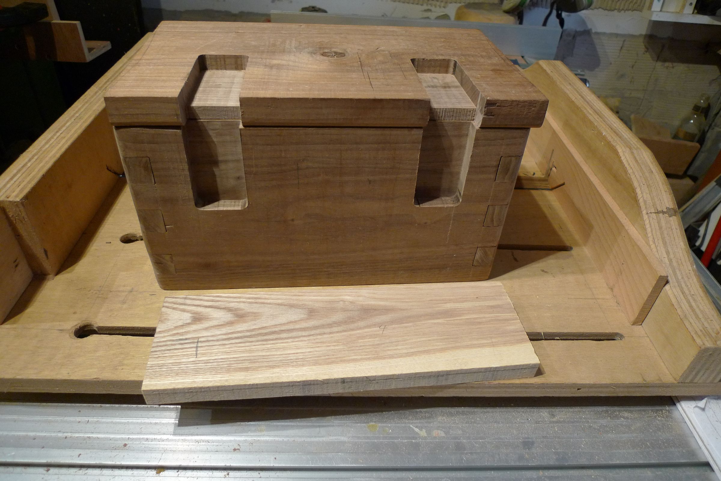 Finishing Walnut Box With Integral Hinge : 7 Steps (with Pictures ...