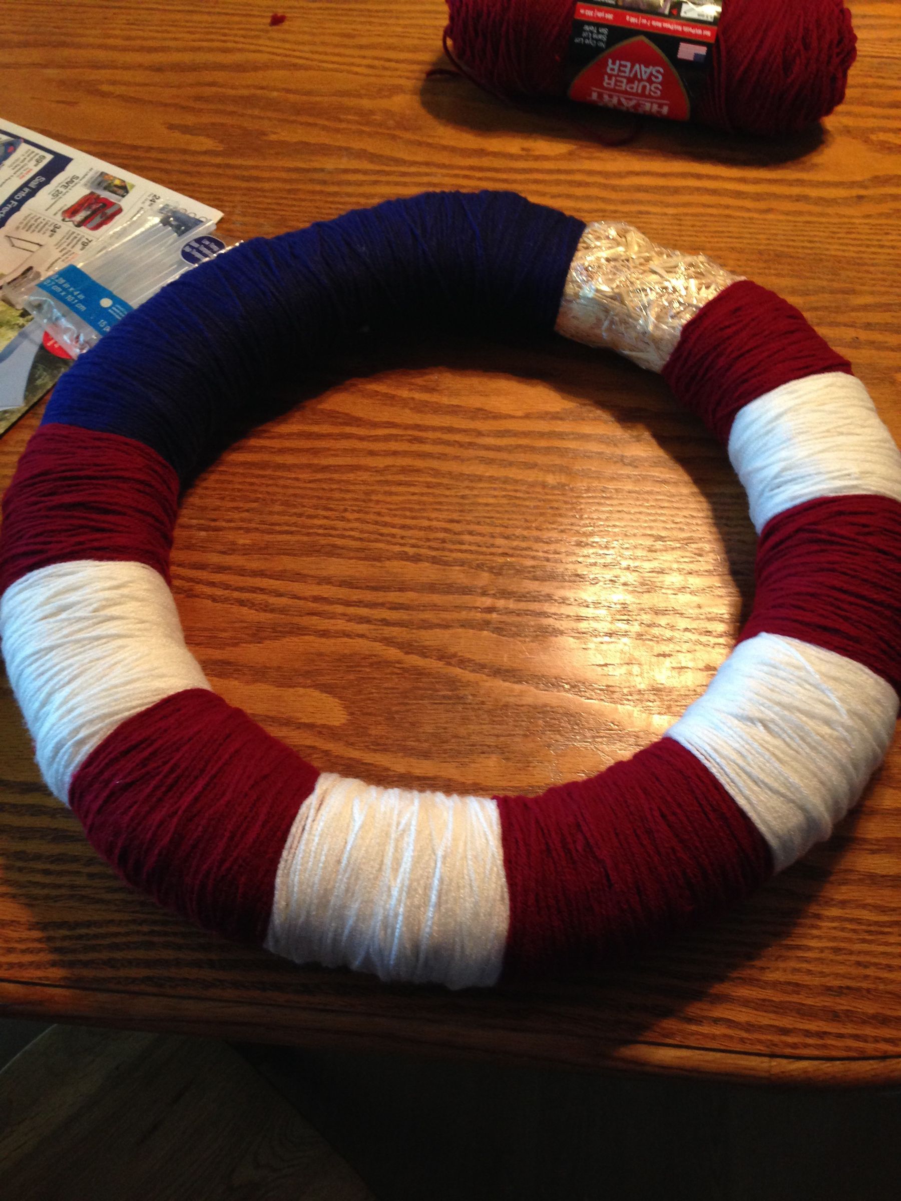 Yarn Patriotic Wreath : 14 Steps (with Pictures) - Instructables
