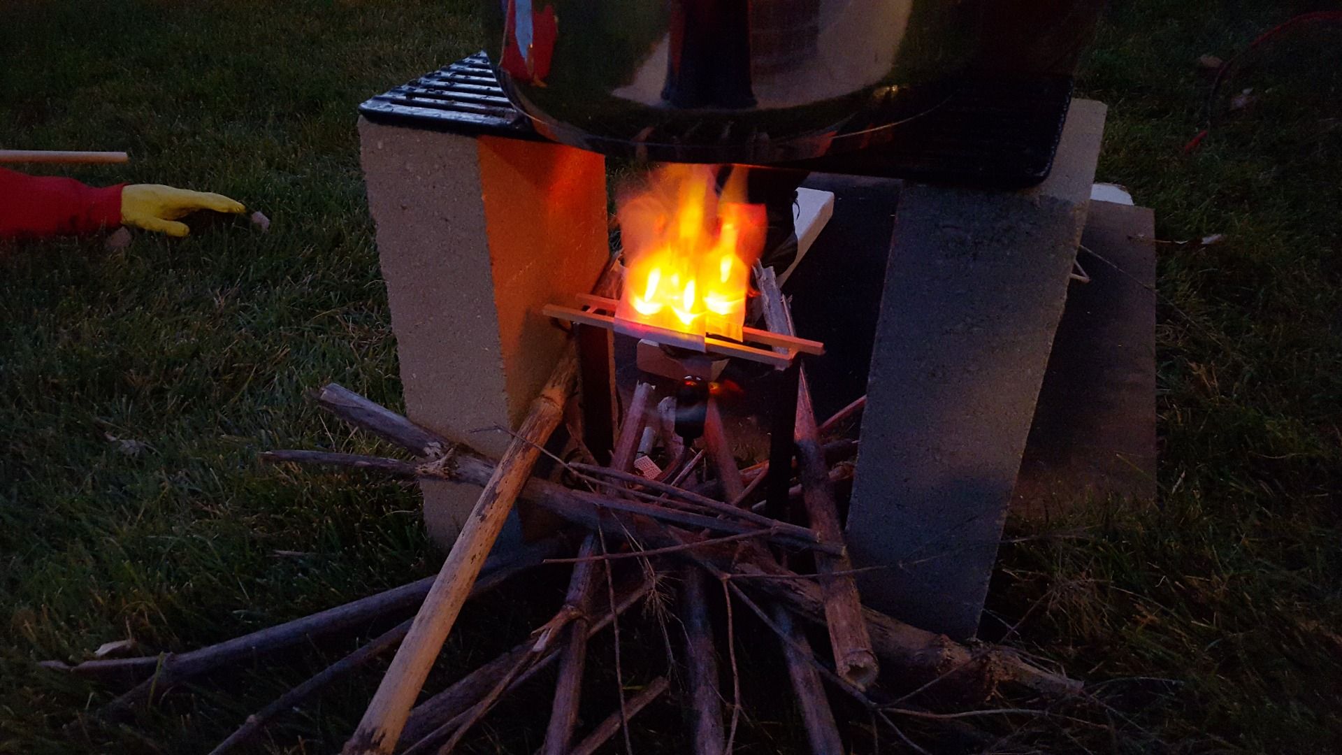 Halloween Fake Fire : 4 Steps (with Pictures) - Instructables