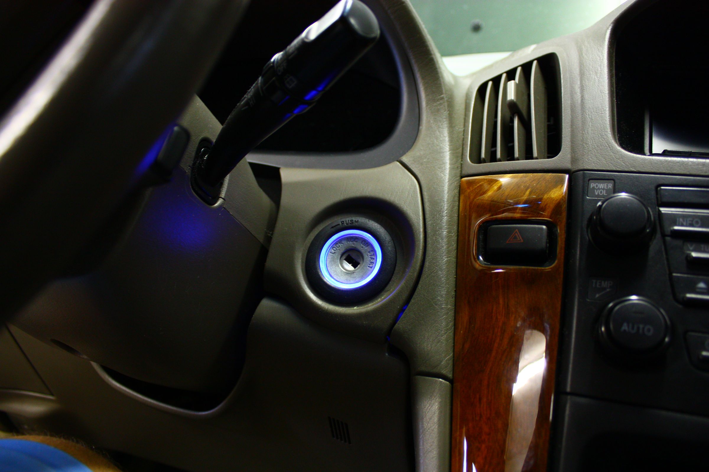 Lexus RX300 Aux In : 11 Steps - Instructables