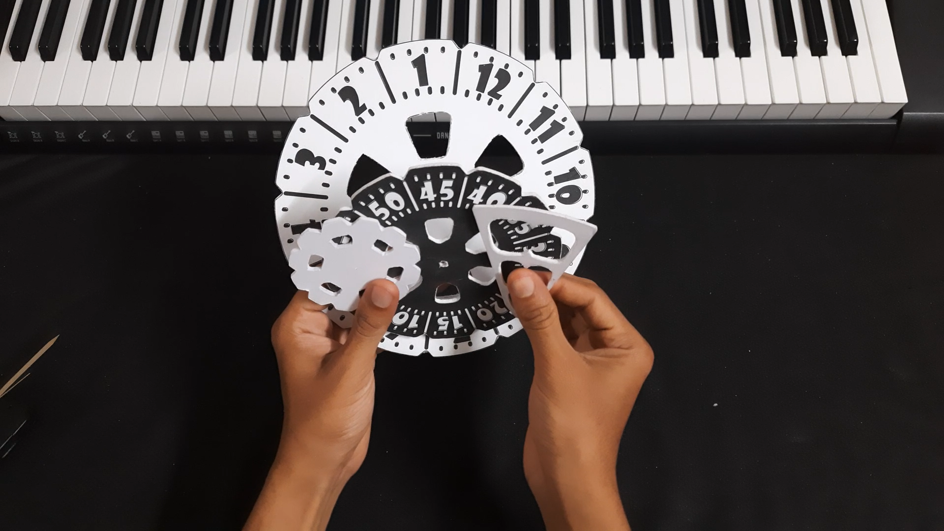 How to Make a Clock That Tells Time With a Twist...? : 8 Steps (with ...