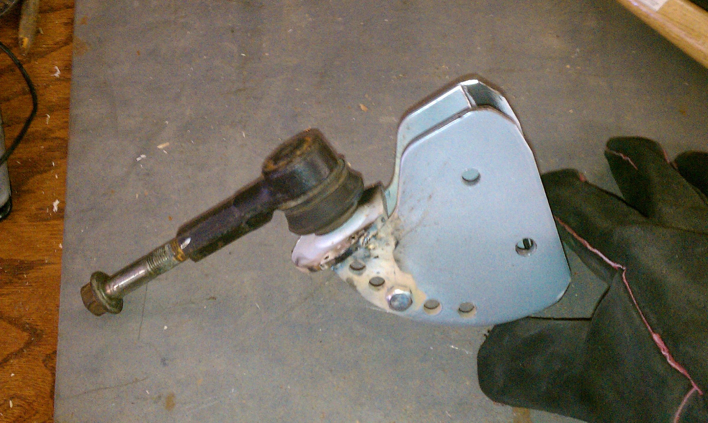 How to Make a Pedicab Trailer Hitch Using Car Steering Tie Rod ...