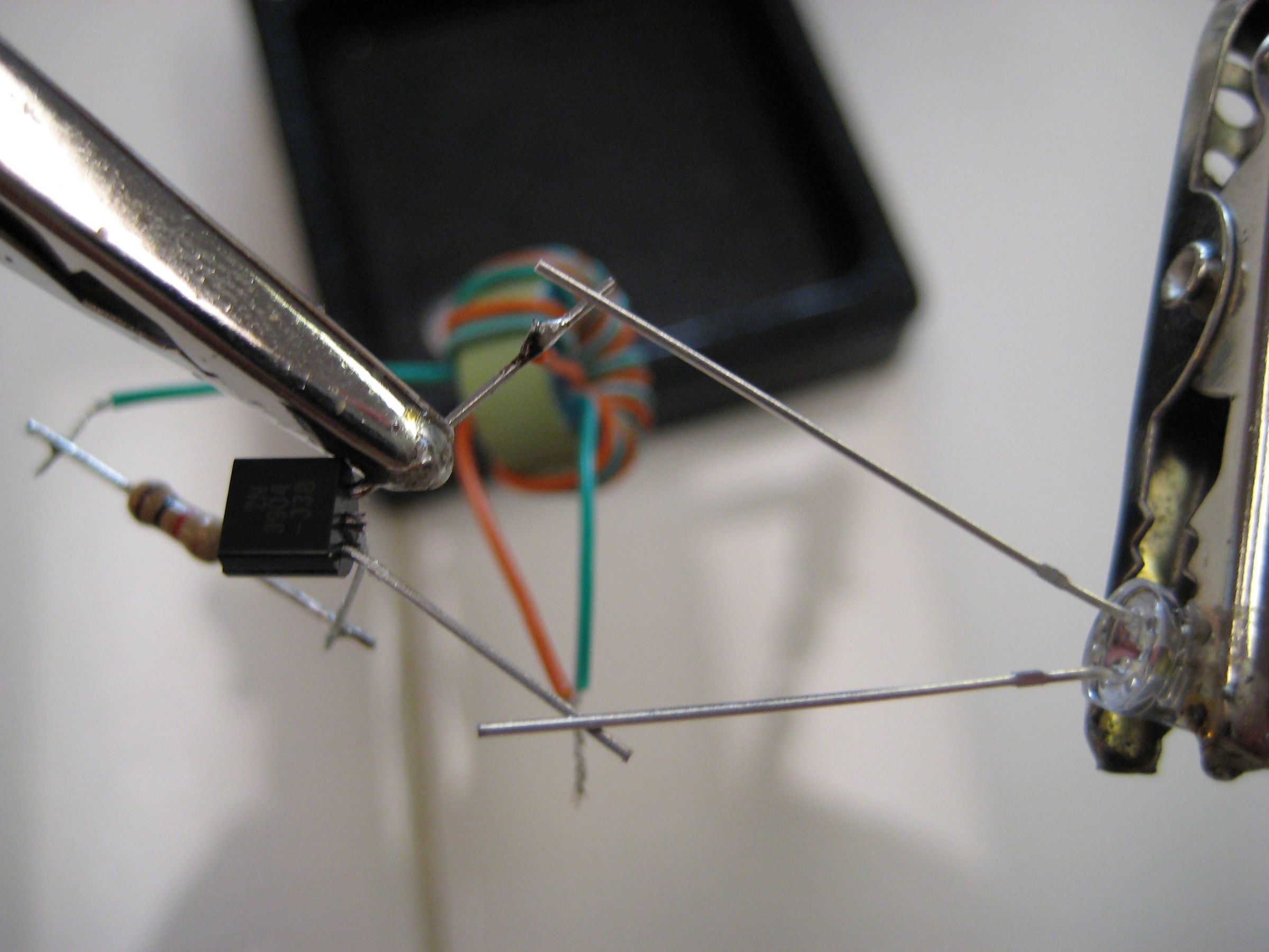 Make a Joule Thief : 4 Steps (with Pictures) - Instructables